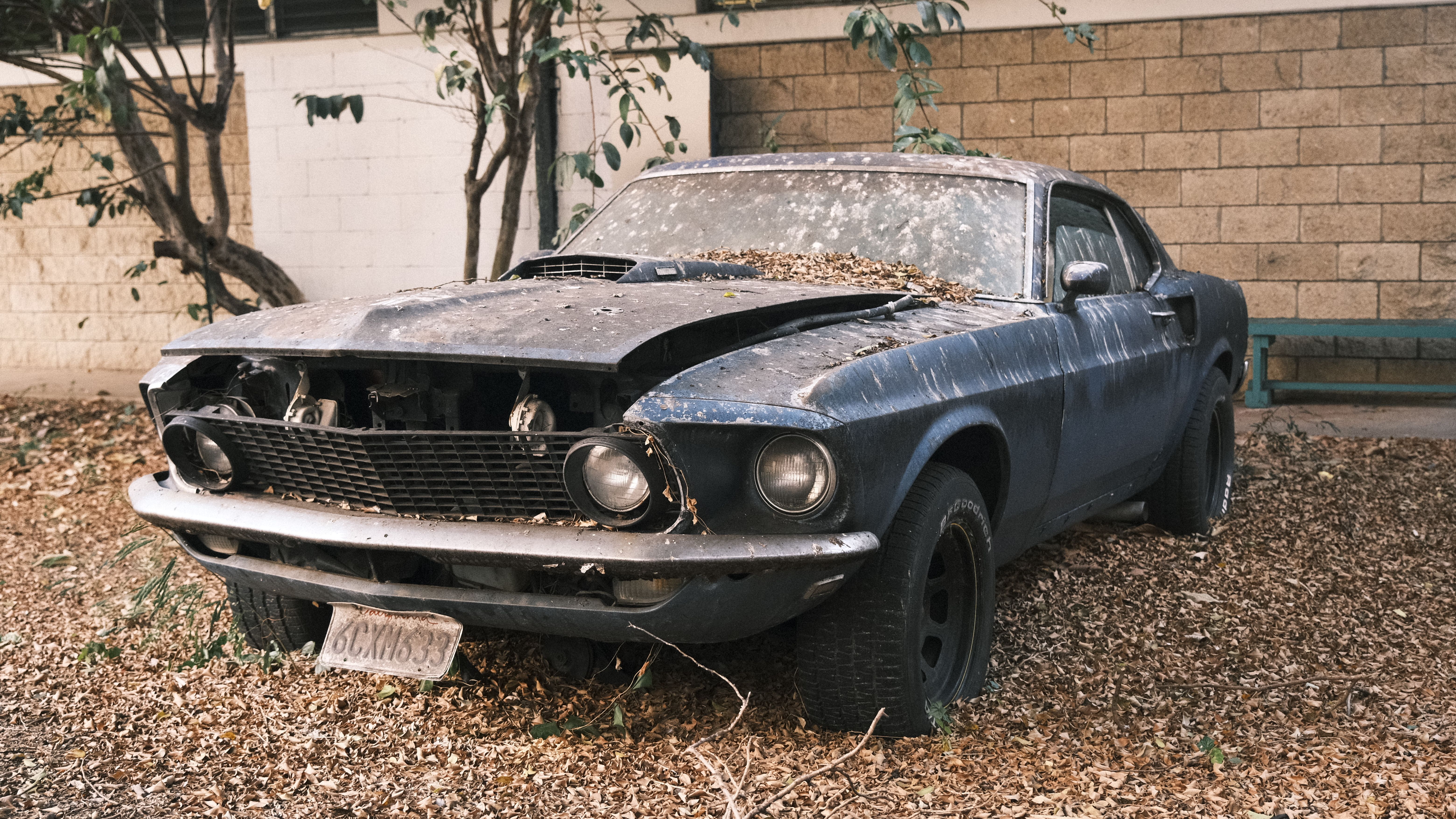 Abandoned Classic Muscle Car in Urban Setting · Free Stock Photo