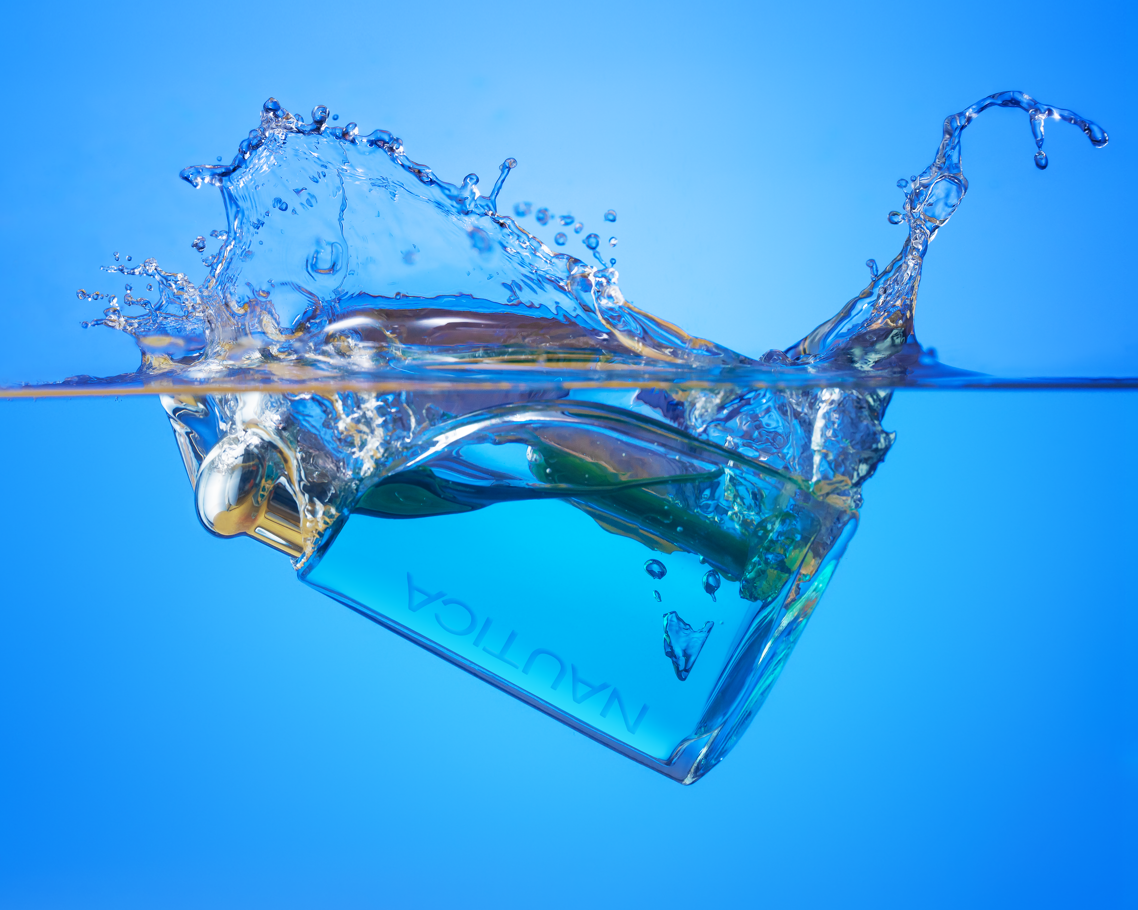 Elegant Perfume Bottle Splash Photography · Free Stock Photo