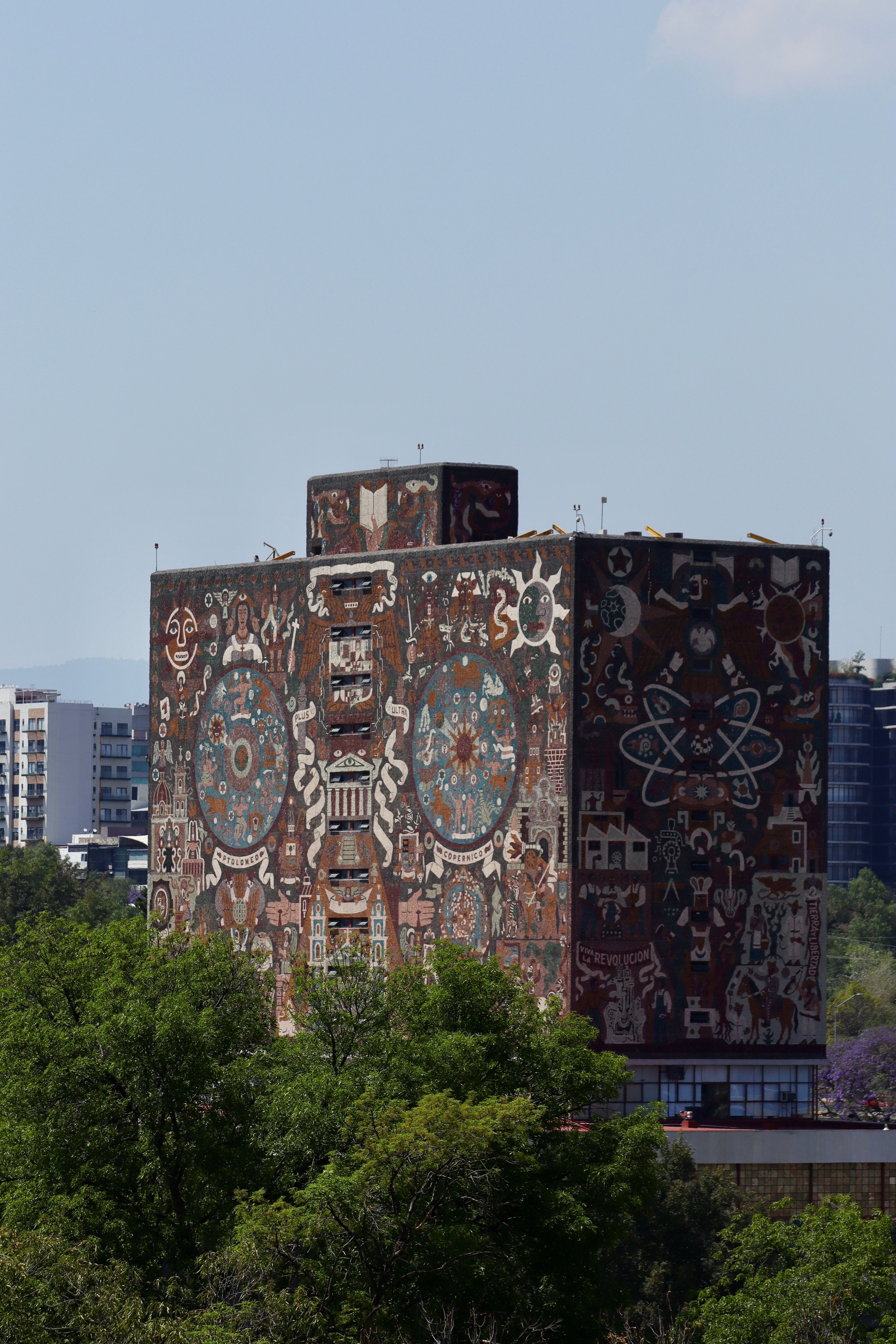 Mural Icónico En La Biblioteca De La Unam En La Ciudad De México · Foto ...