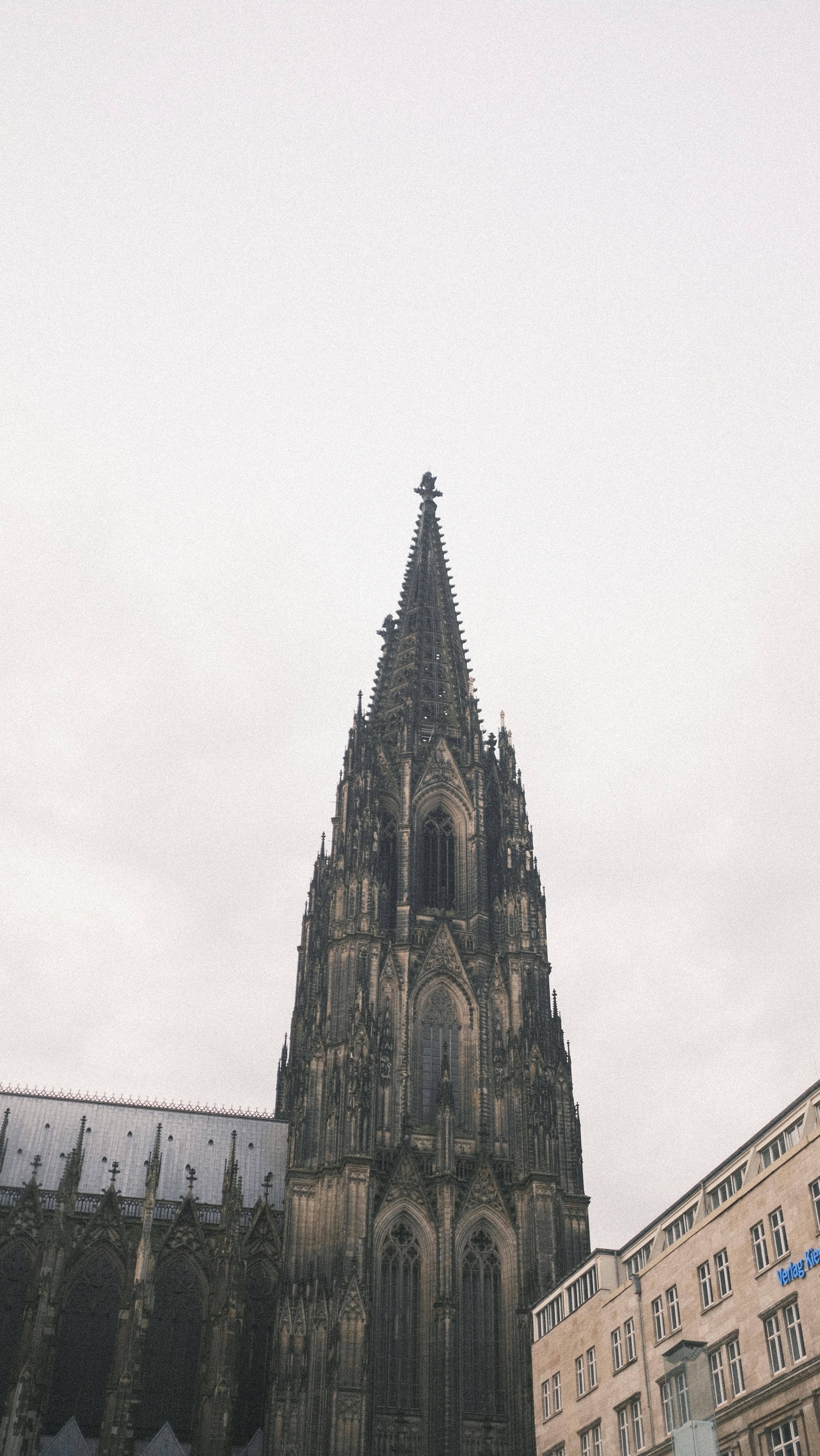 Vue Majestueuse De La Flèche De La Cathédrale De Cologne · Photo gratuite