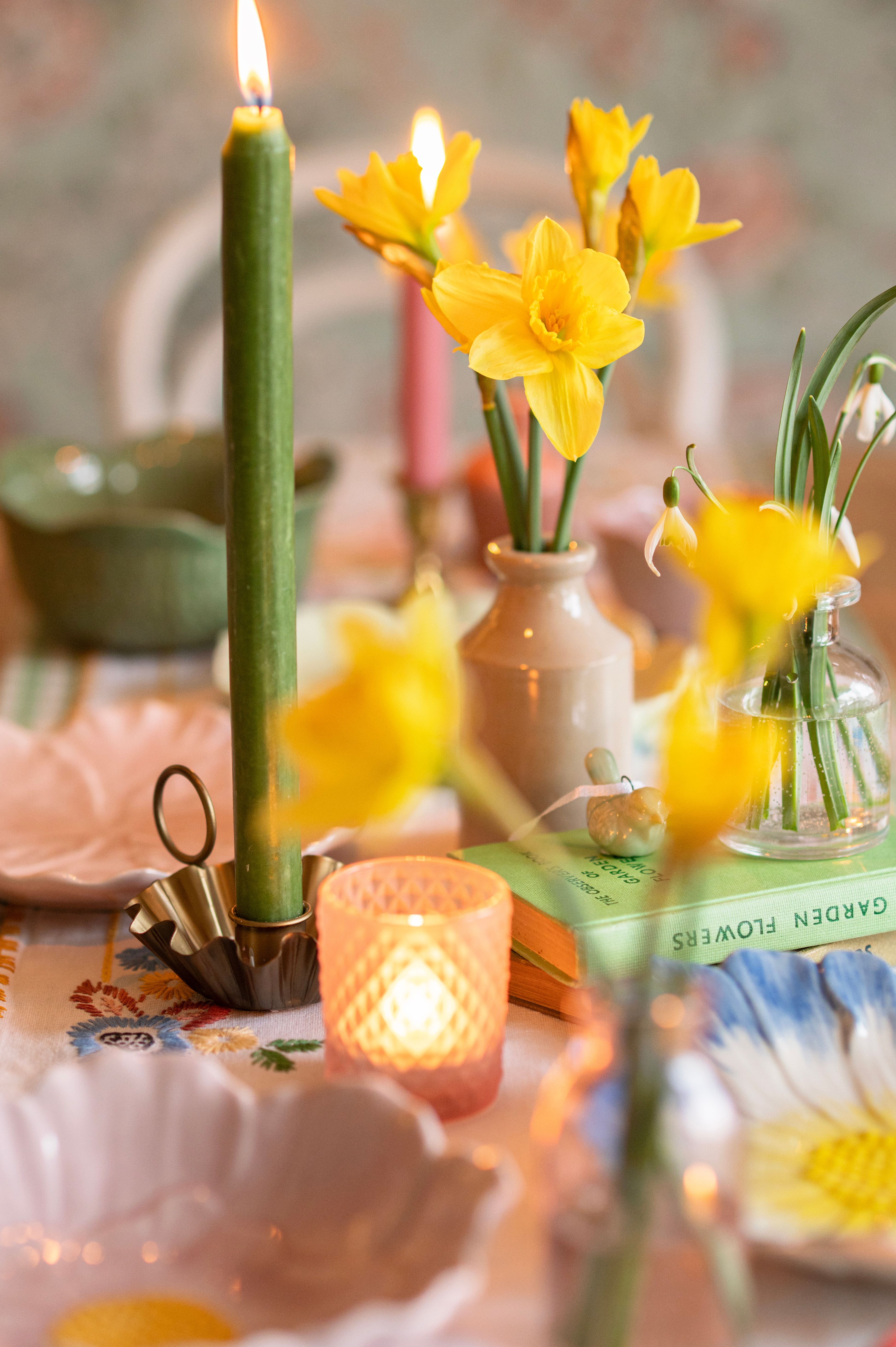 Spring Table Decor with Daffodils and Candles · Free Stock Photo