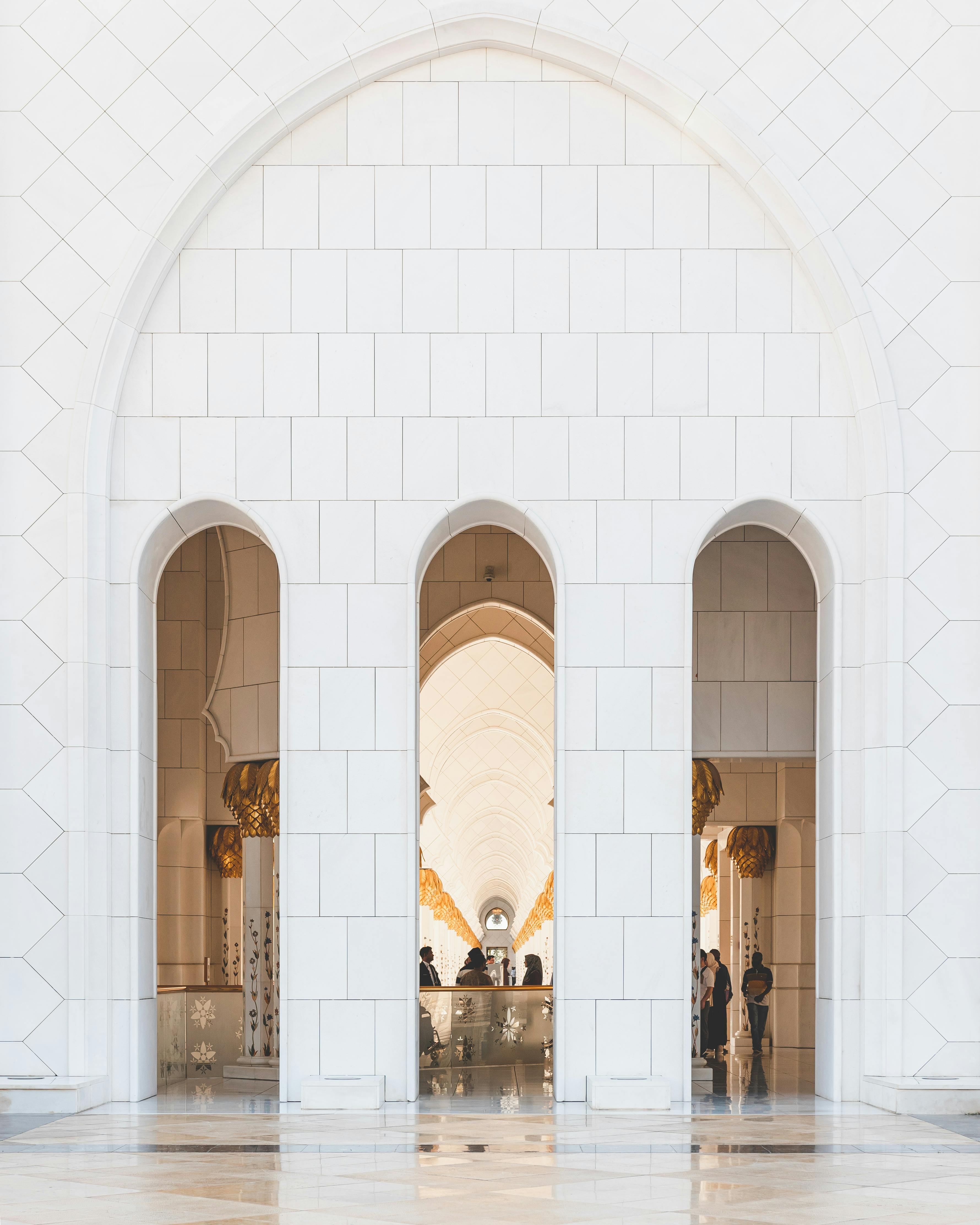 Stunning Islamic Architecture with Arches · Free Stock Photo