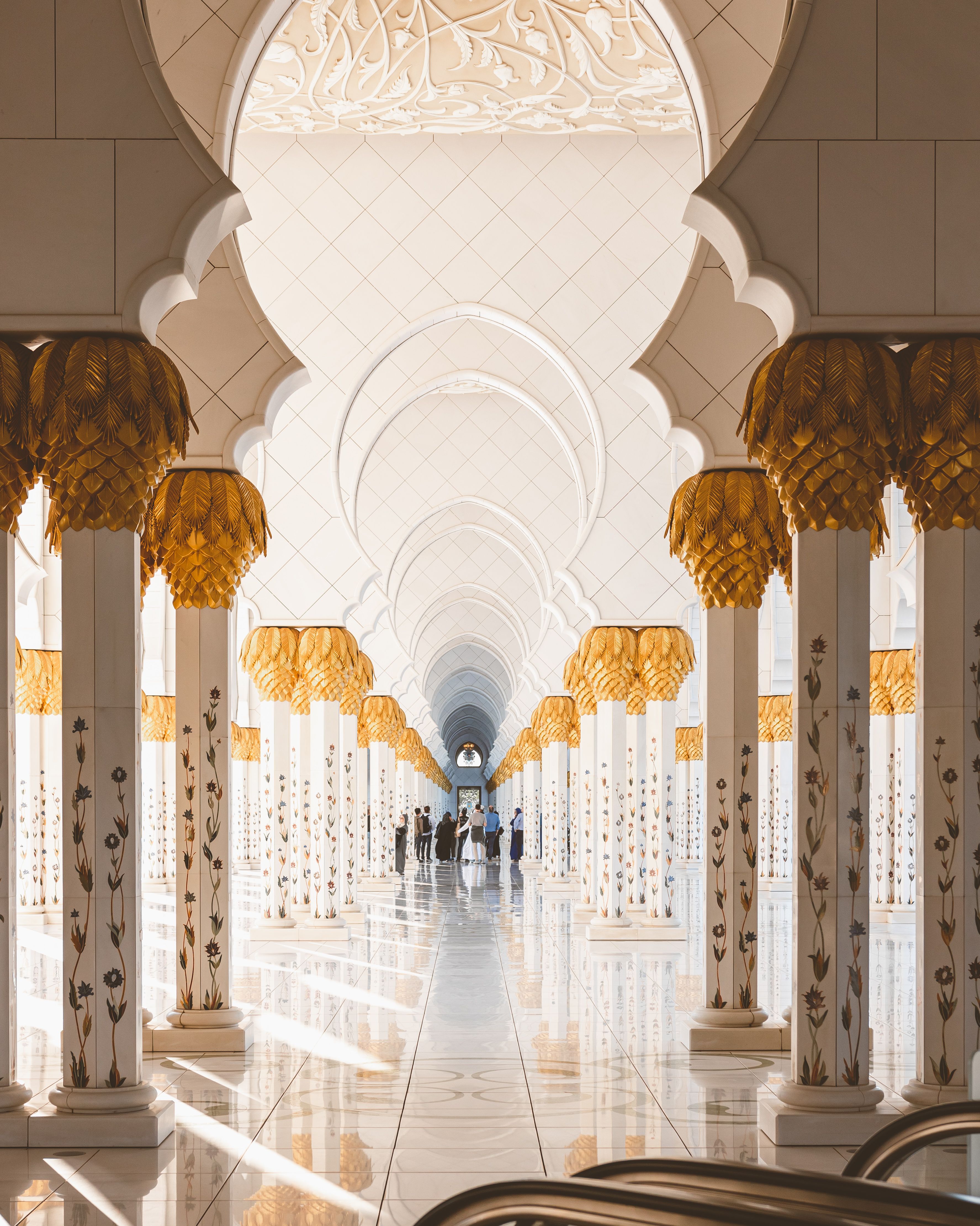 Elegant Archways of Sheikh Zayed Grand Mosque · Free Stock Photo