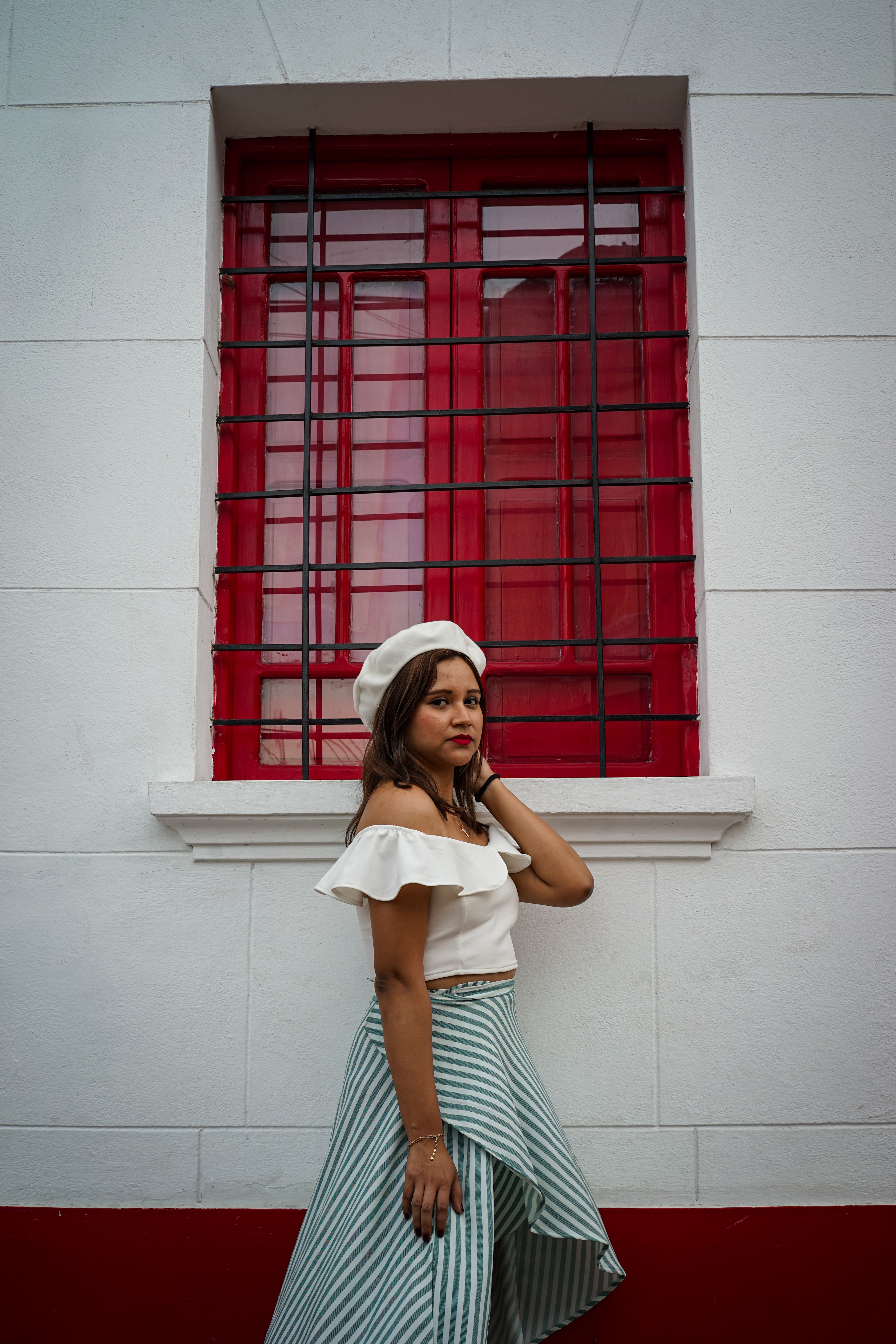 Model With Wall Photos, Download The BEST Free Model With Wall Stock ...