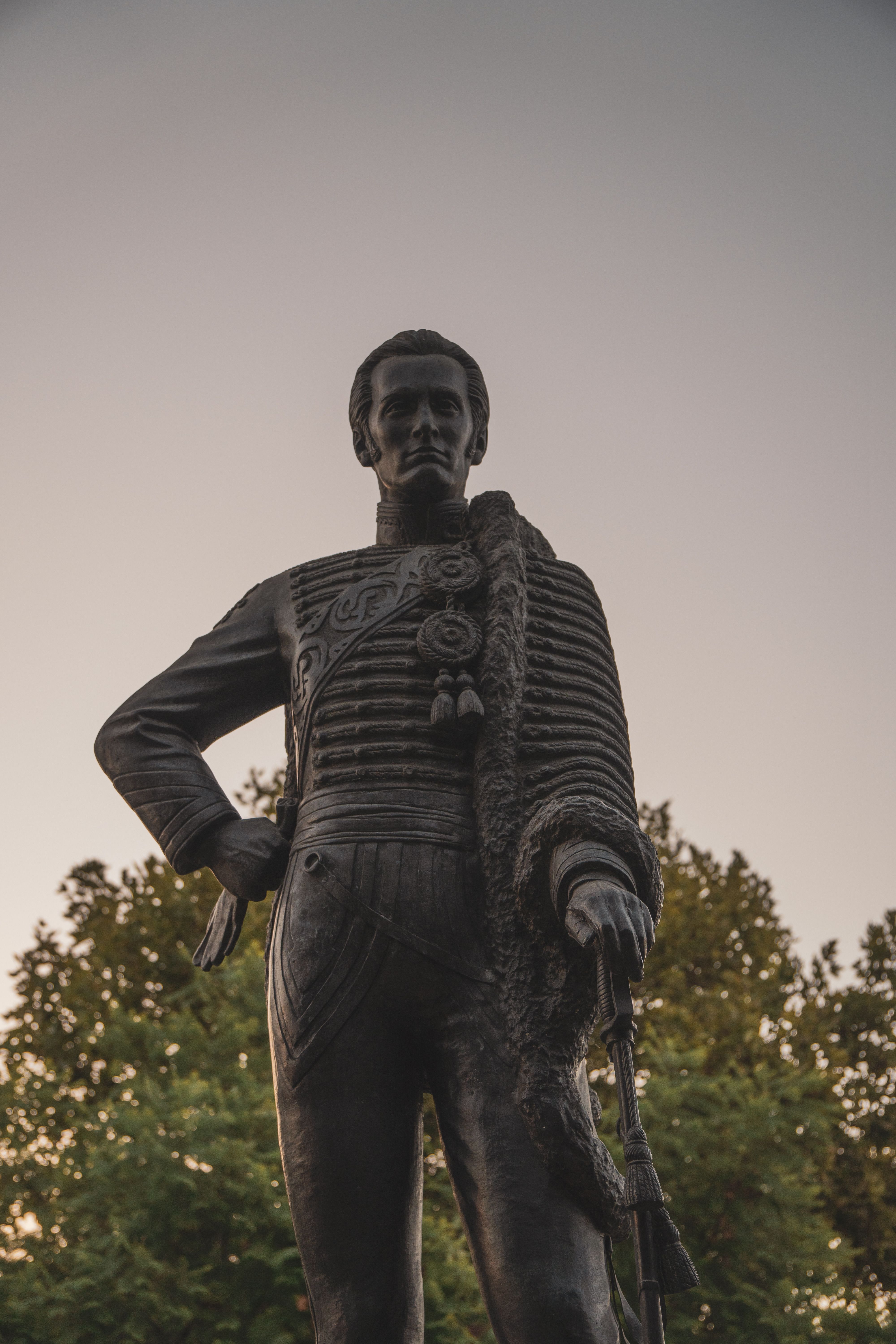 Majestic Historical Statue at Sunset · Free Stock Photo