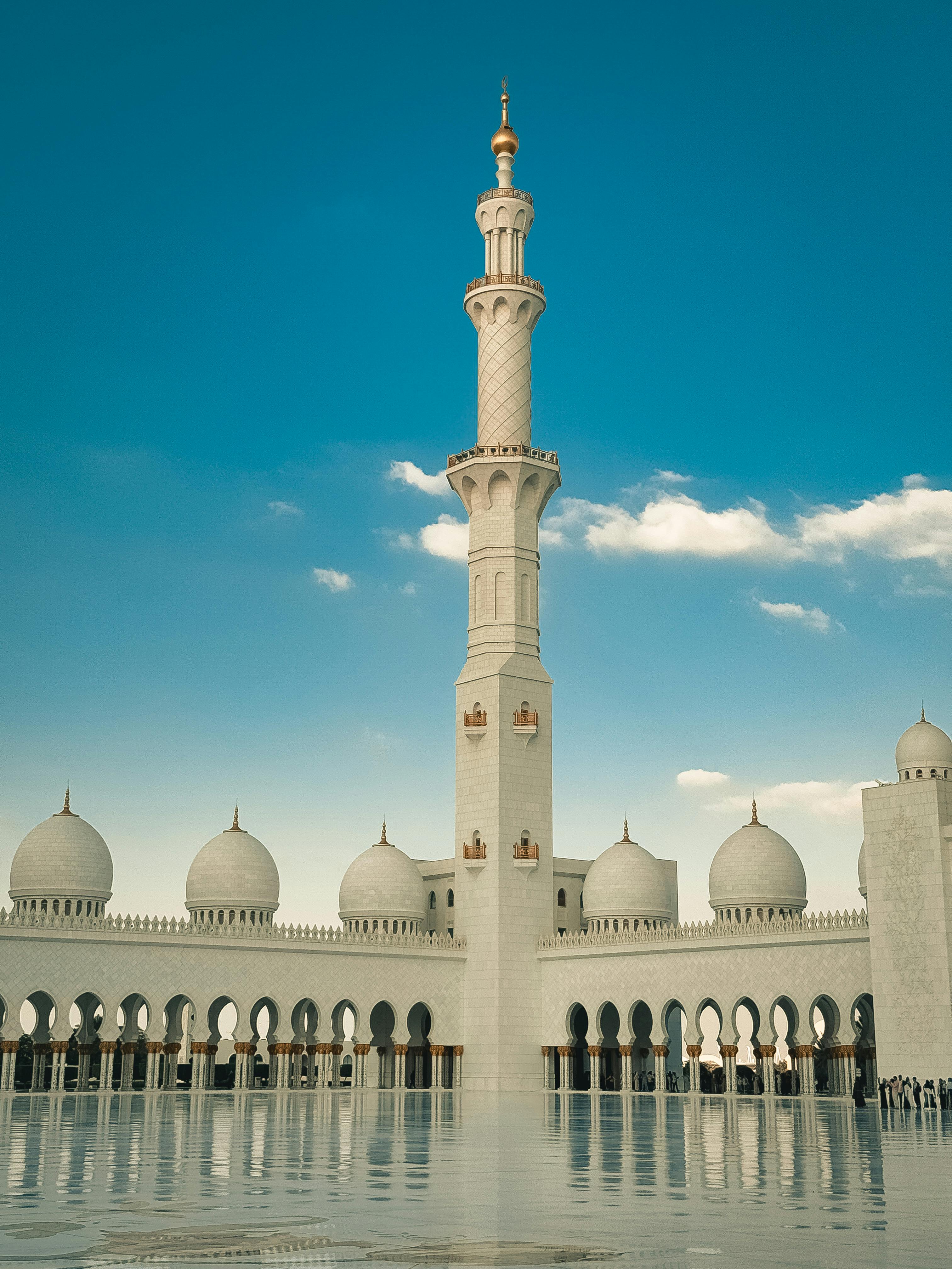 Beautiful Sheikh Zayed Grand Mosque in Abu Dhabi · Free Stock Photo