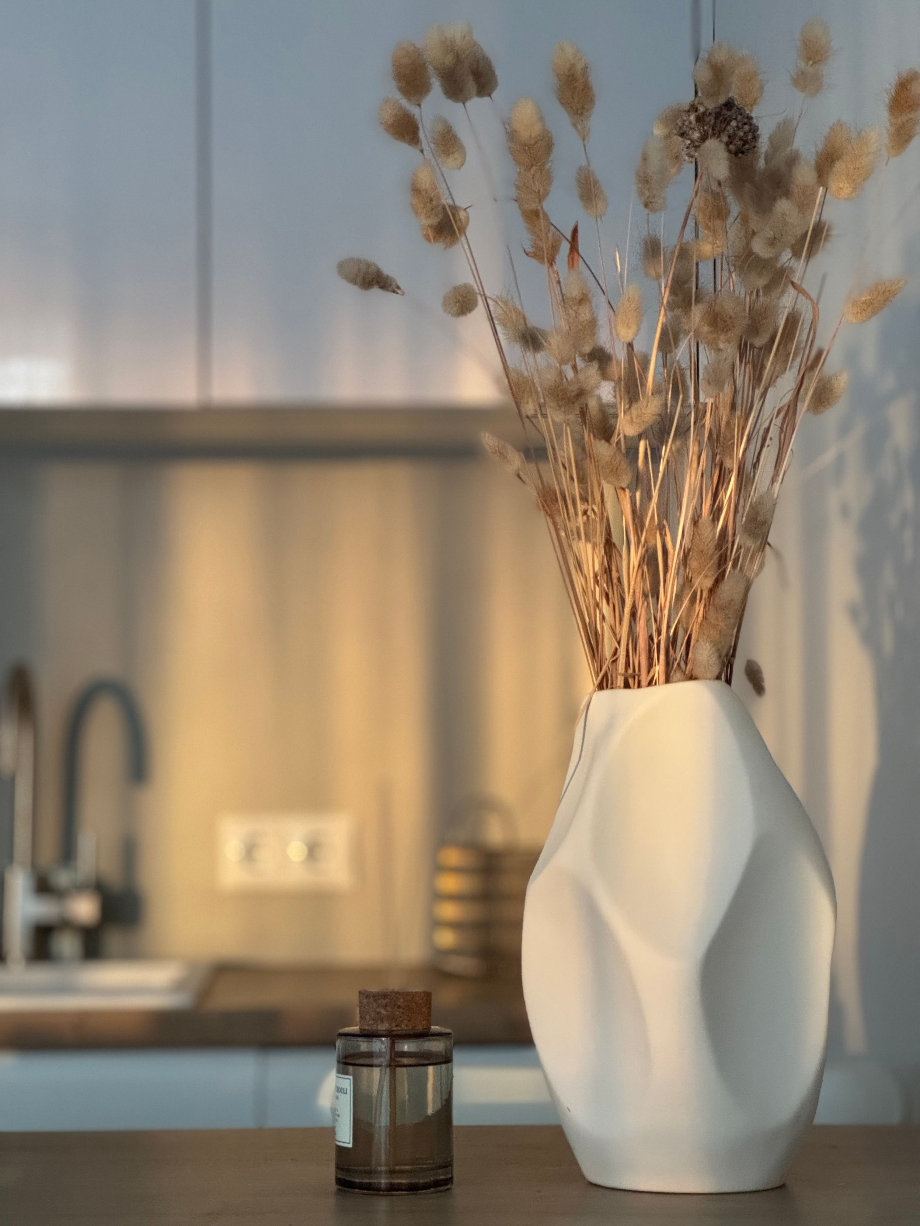Modern Kitchen with Ceramic Vase Decor · Free Stock Photo