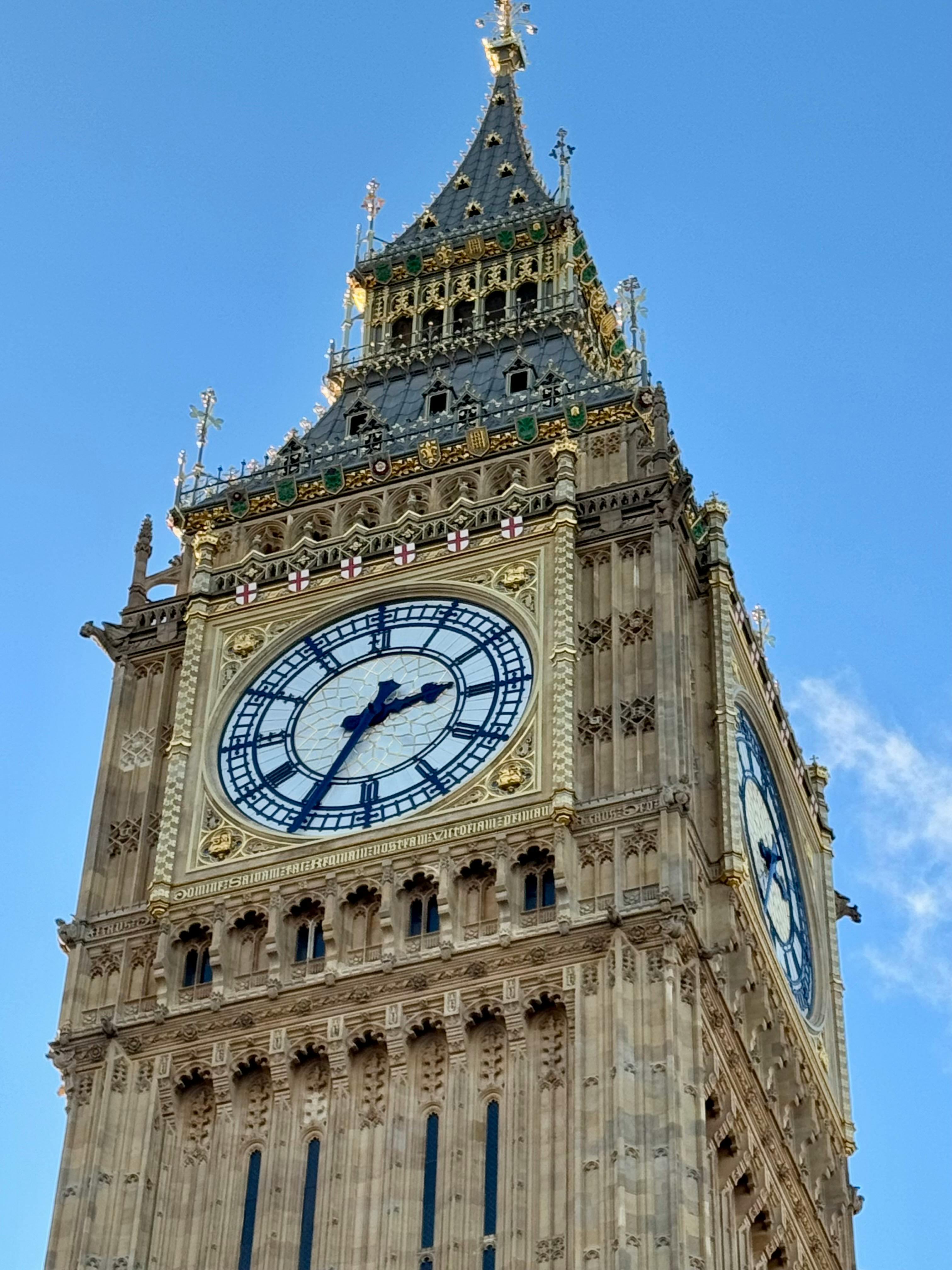 Big Ben Structure Near White Concrete Structure · Free Stock Photo