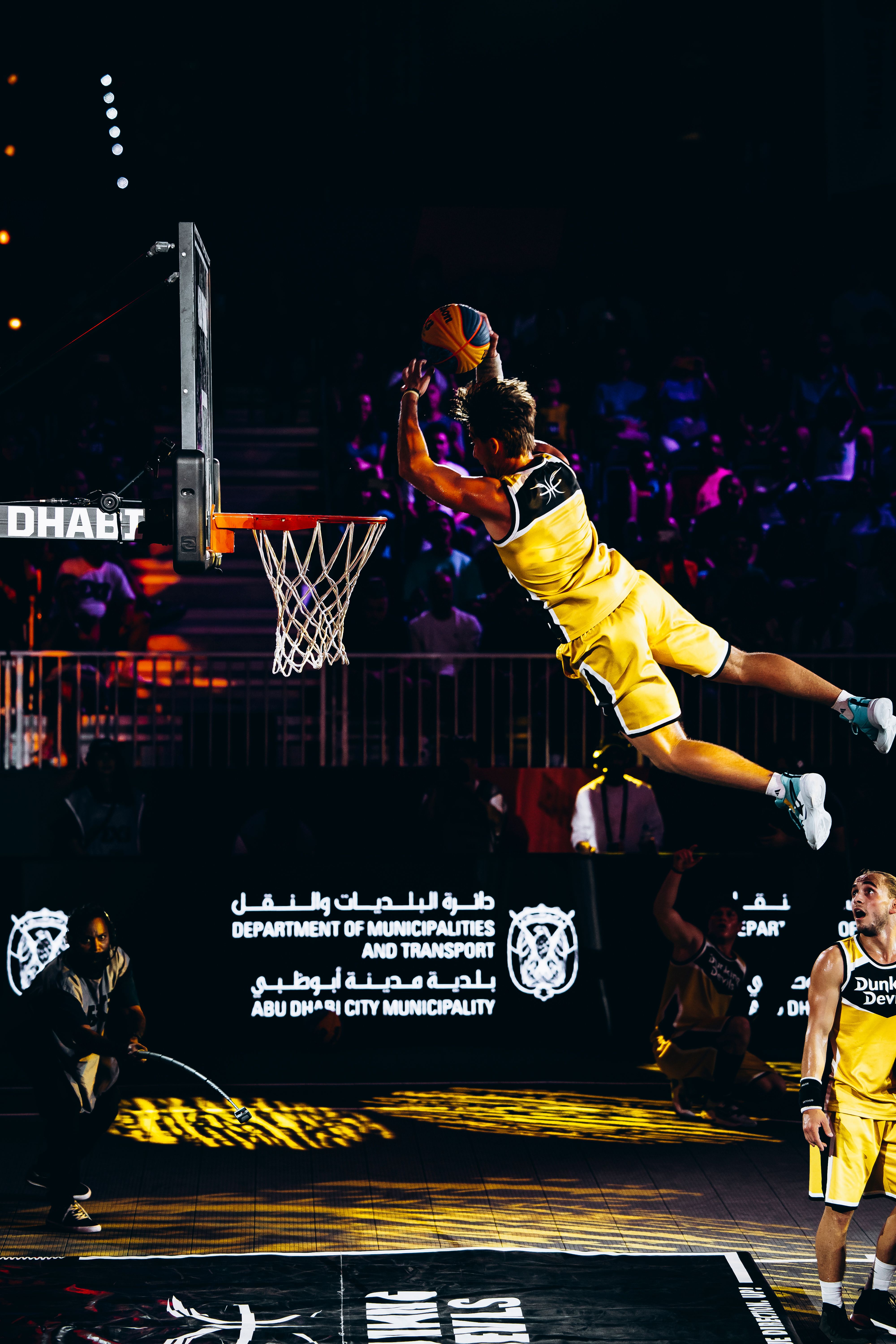 Volcada Dinámica De Baloncesto En El Evento De Abu Dabi · Foto de stock ...