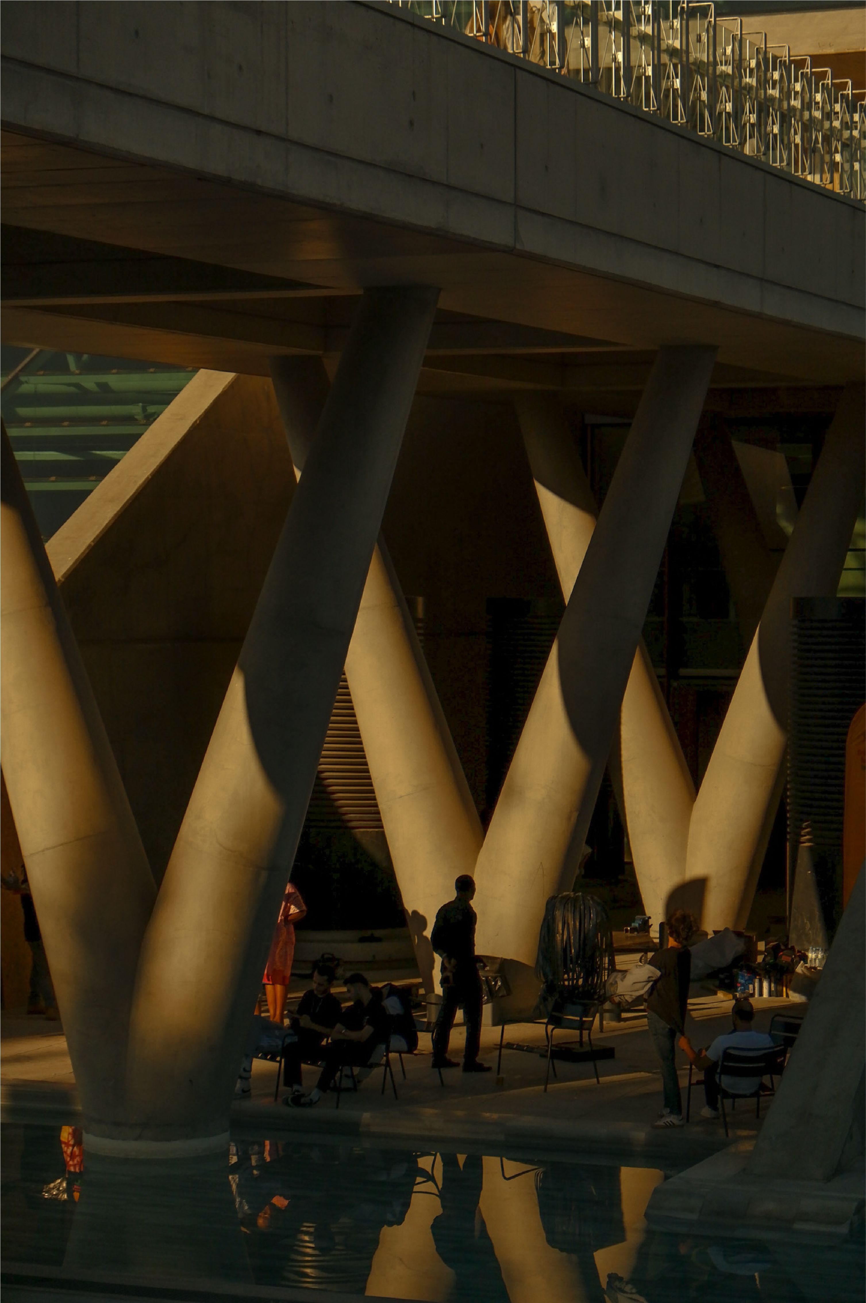 Modern Architectural Columns With People Interaction · Free Stock Photo