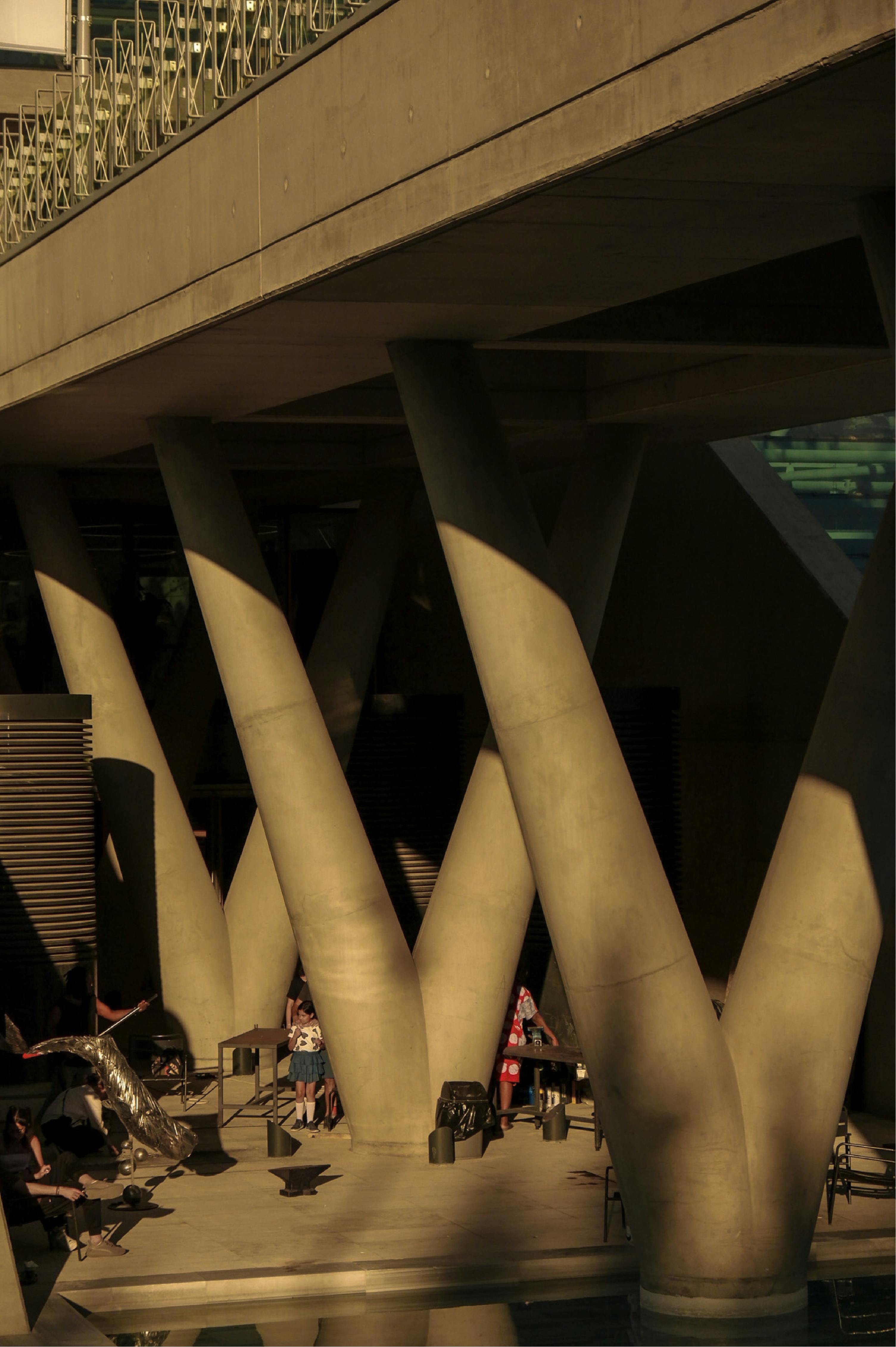 Abstract Modern Architecture with Geometric Columns · Free Stock Photo