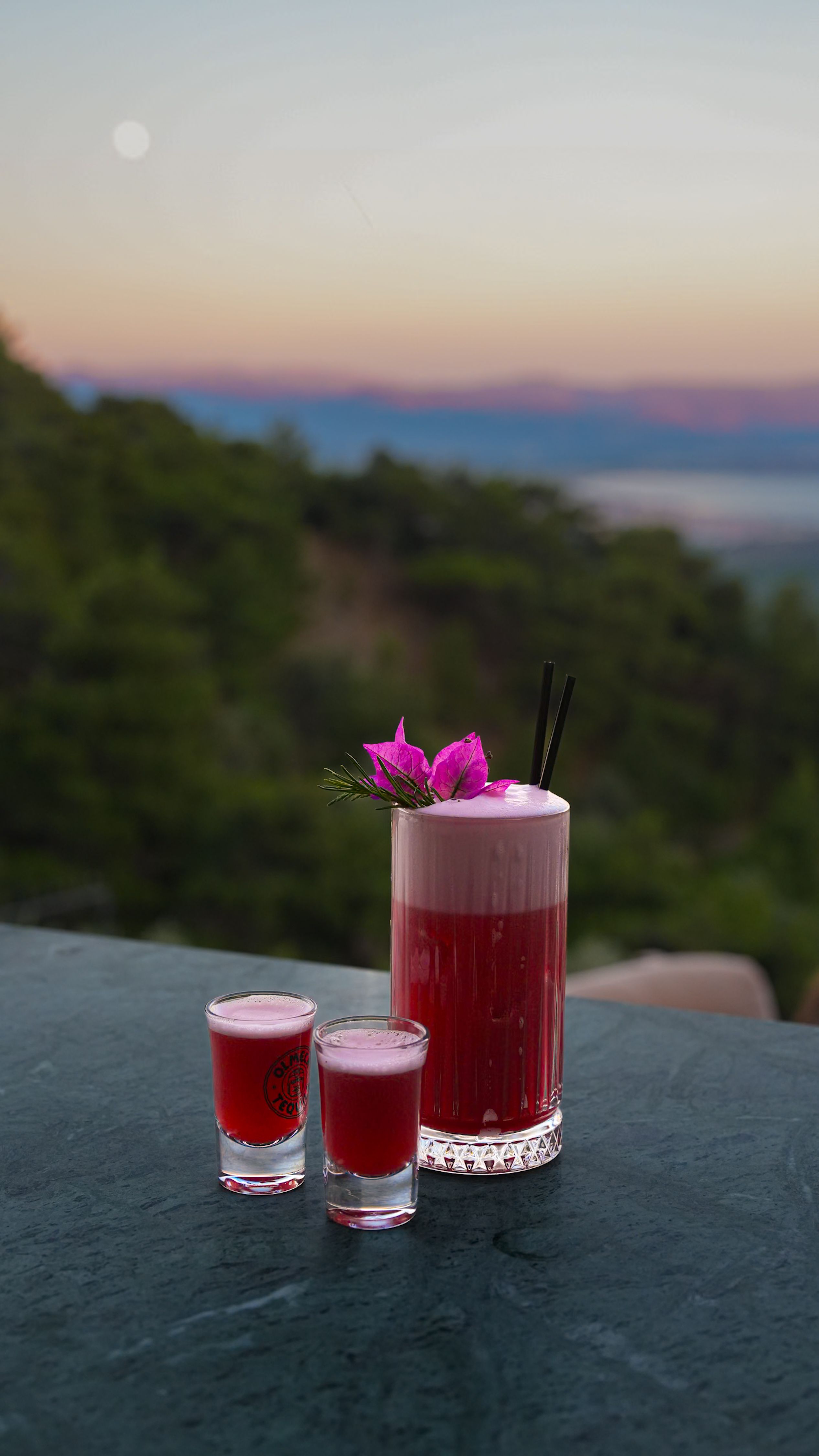 Vibrant Sunset with Tropical Cocktails · Free Stock Photo