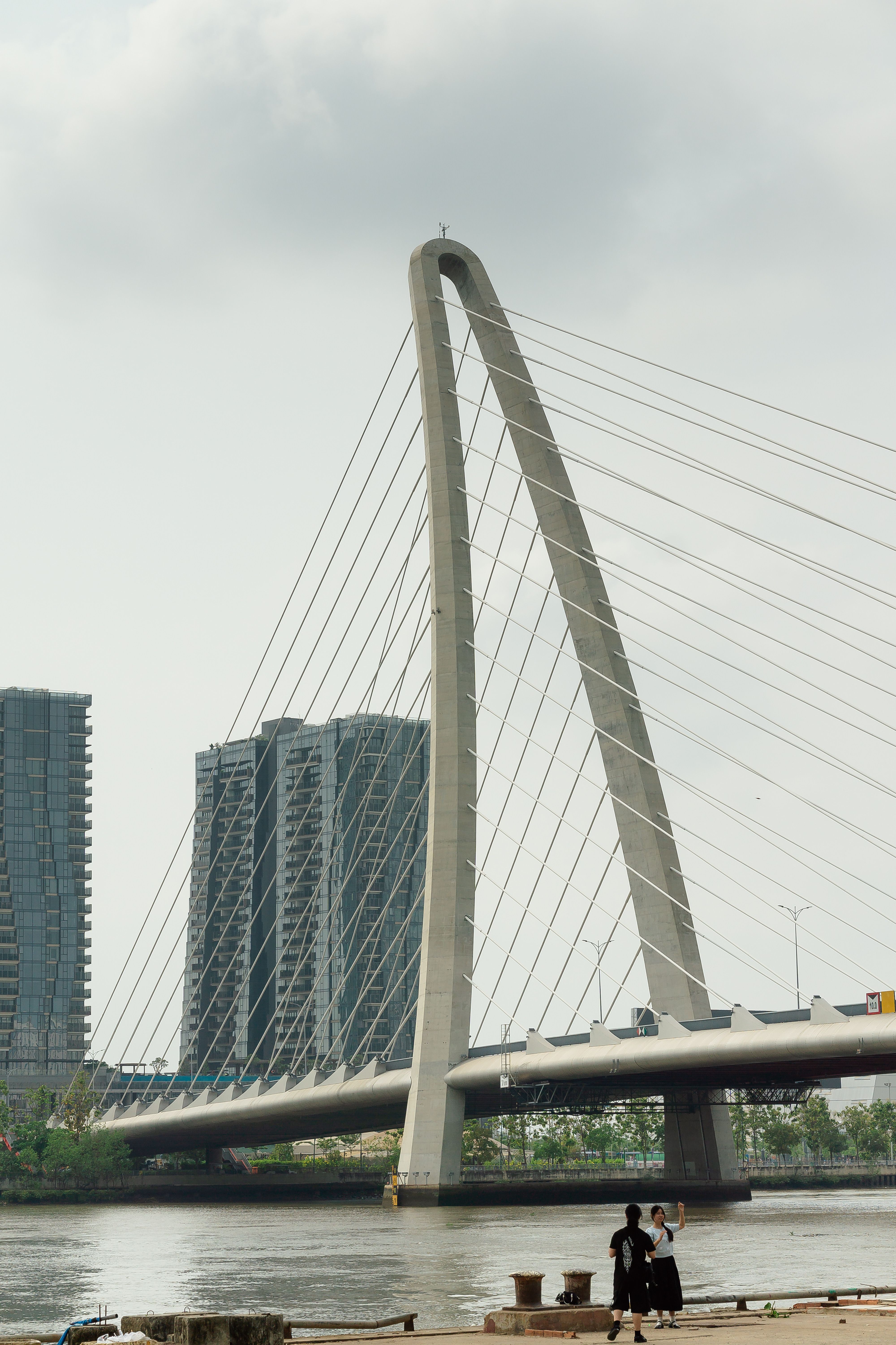 Skyline View with Modern Riverfront Architecture · Free Stock Photo