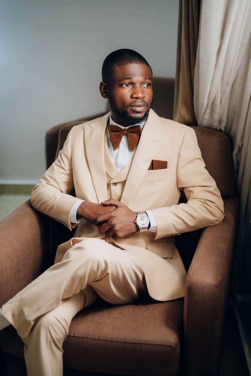 Man Sitting Photos, Download The BEST Free Man Sitting Stock Photos ...