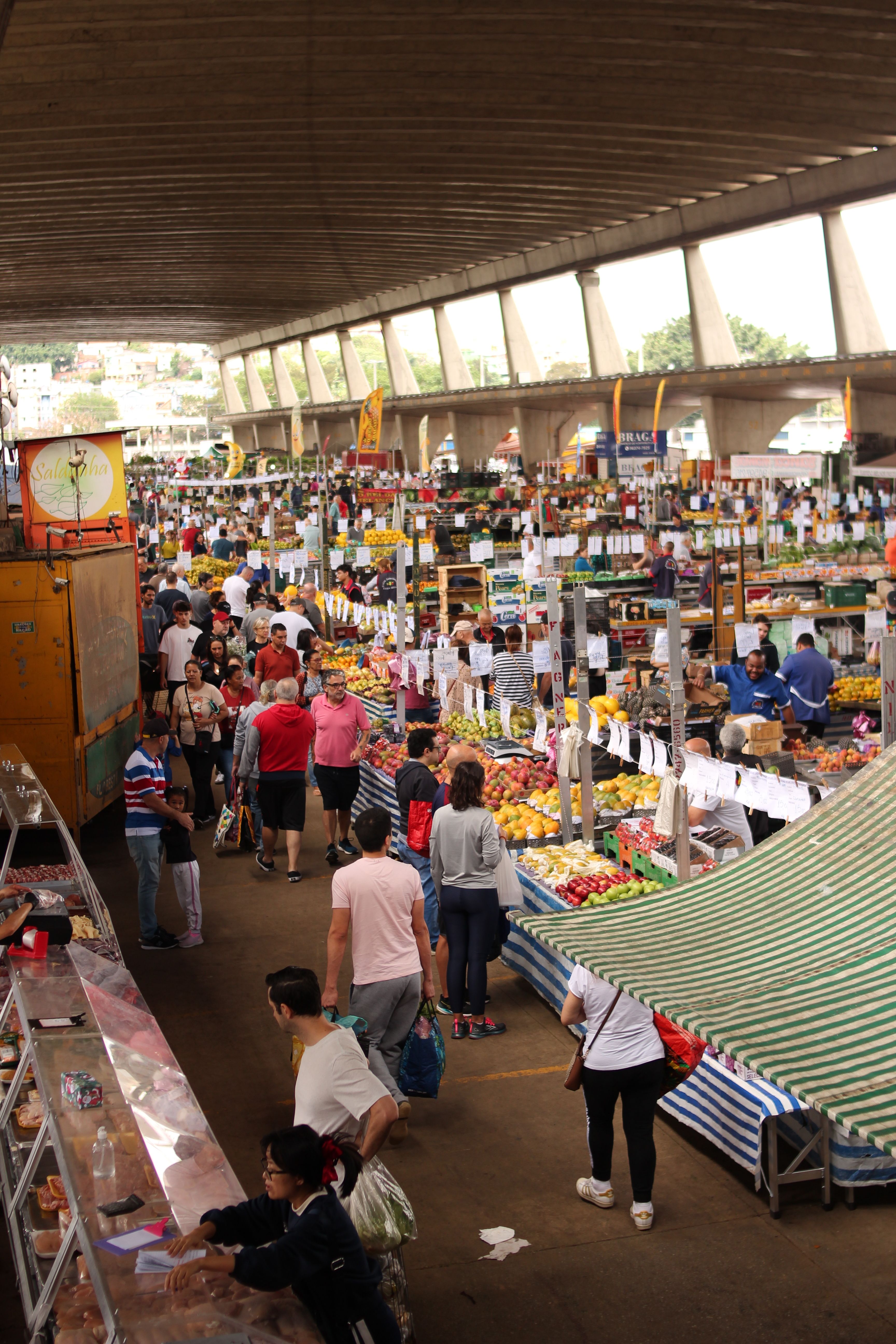 Cena Movimentada Do Dia Do Mercado De São Paulo · Foto profissional ...