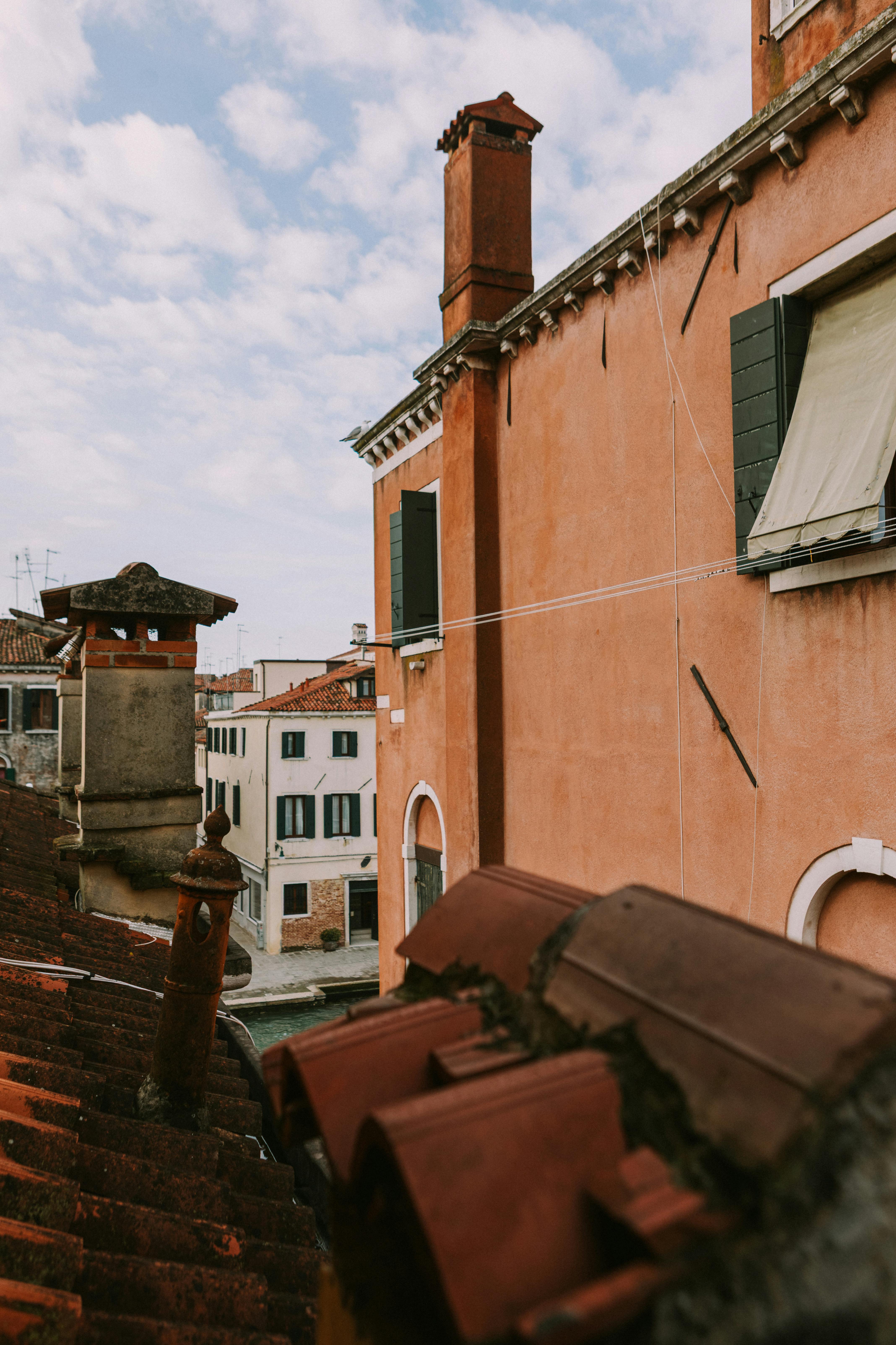 Charming Venetian Rooftops in Soft Daylight · Free Stock Photo