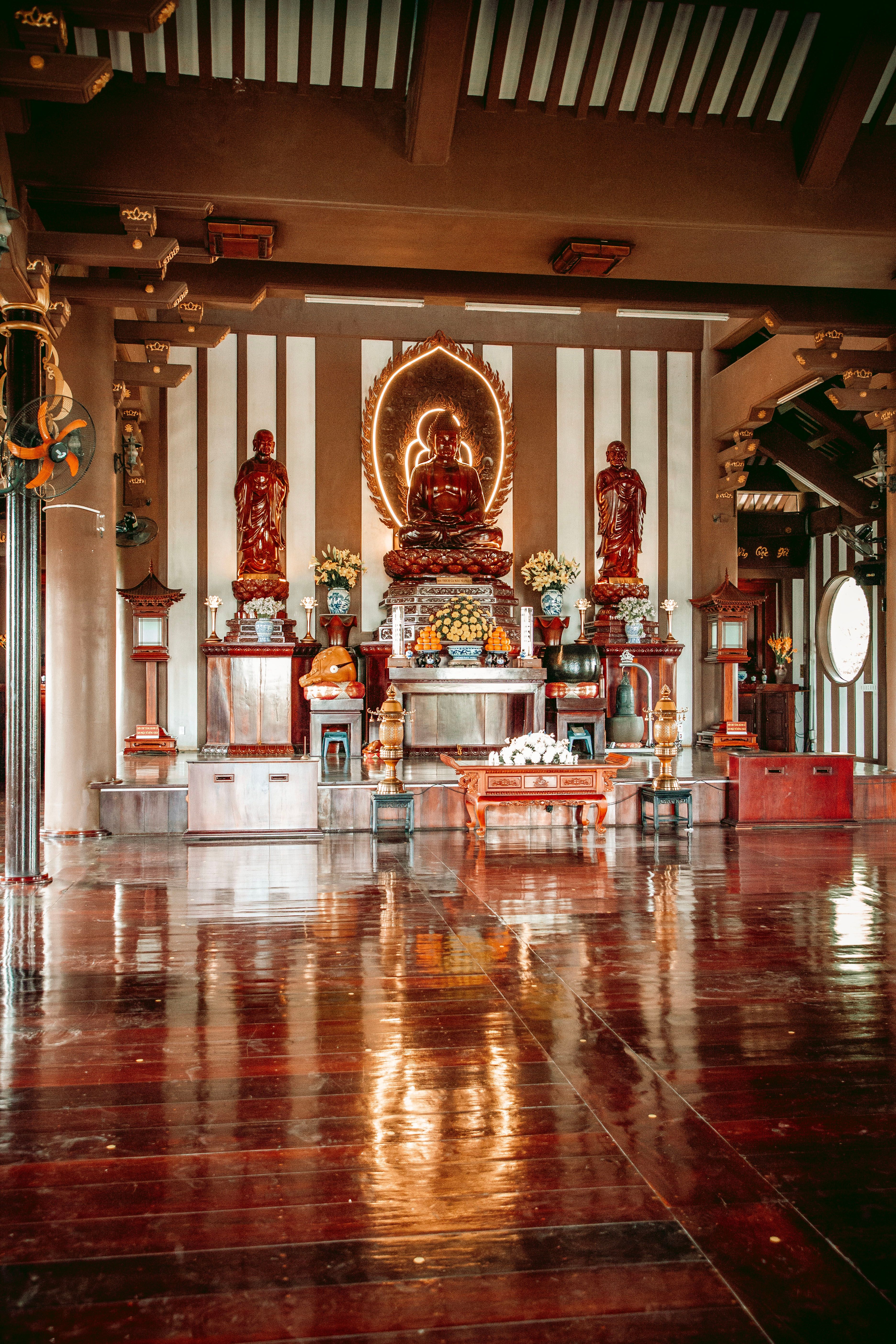 Stunning Buddhist Temple Interior with Statues · Free Stock Photo