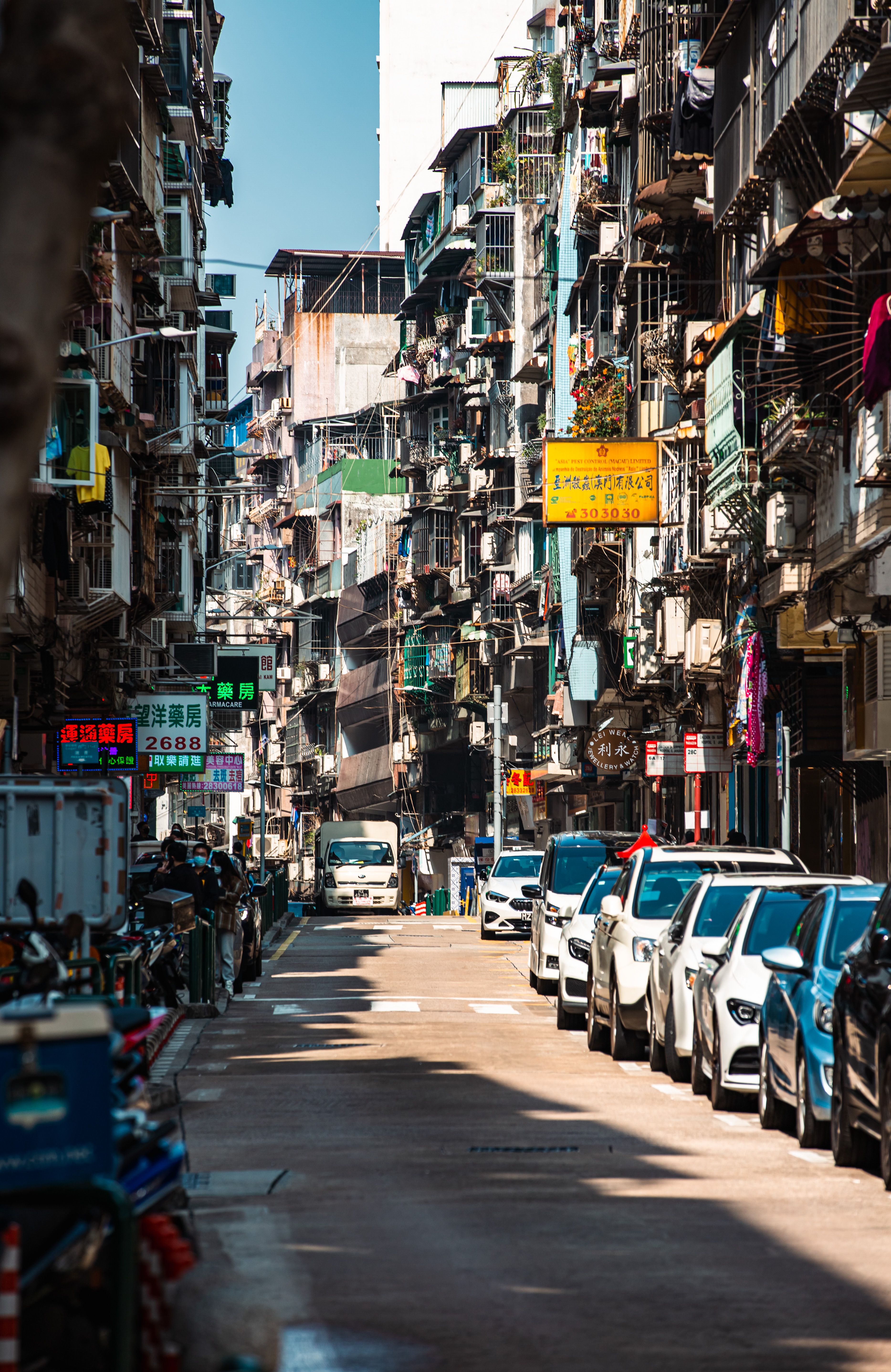 Bustling Street in Macau with Urban Architecture · Free Stock Photo