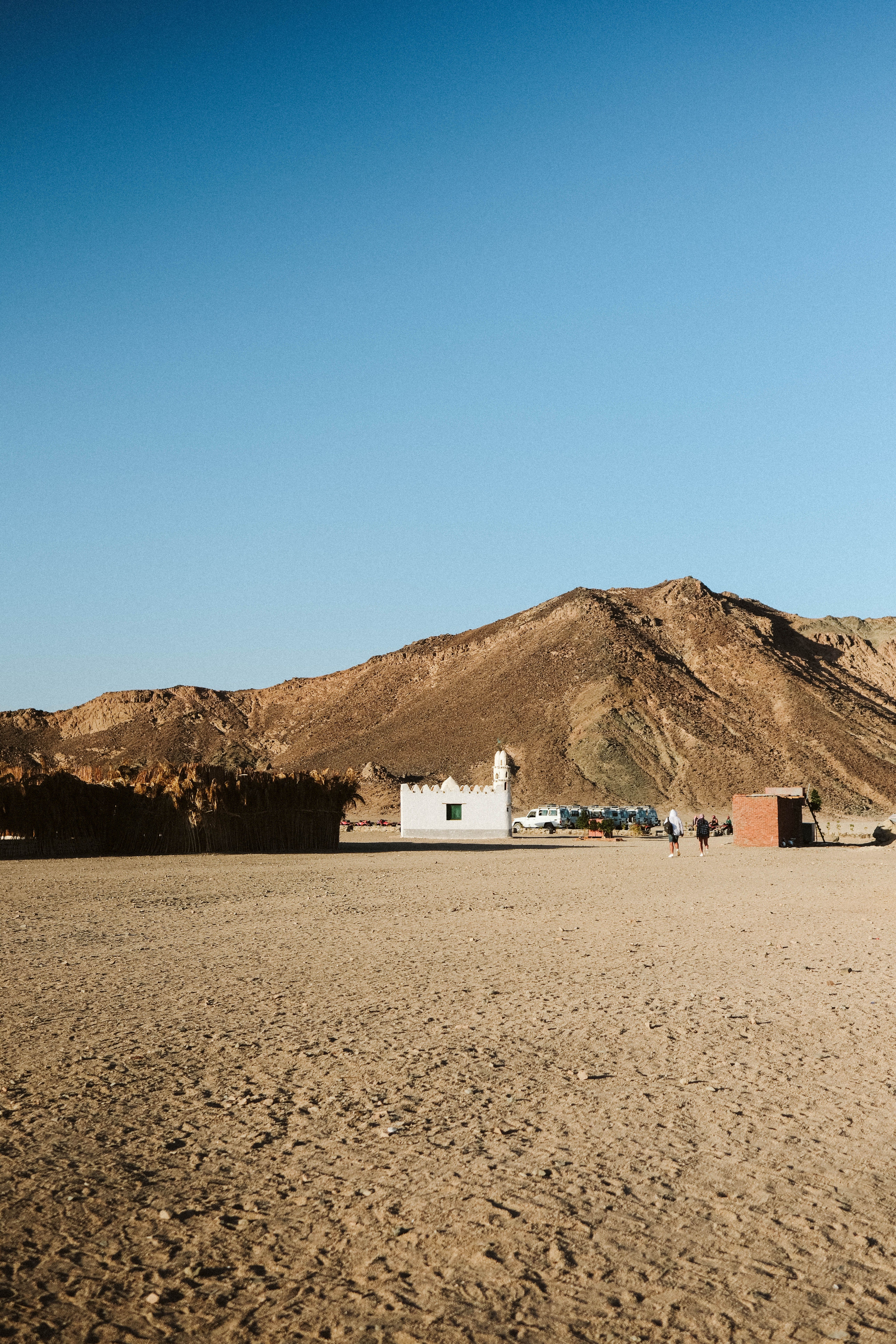 Desert Landscape with Rustic Buildings and Mountains · Free Stock Photo