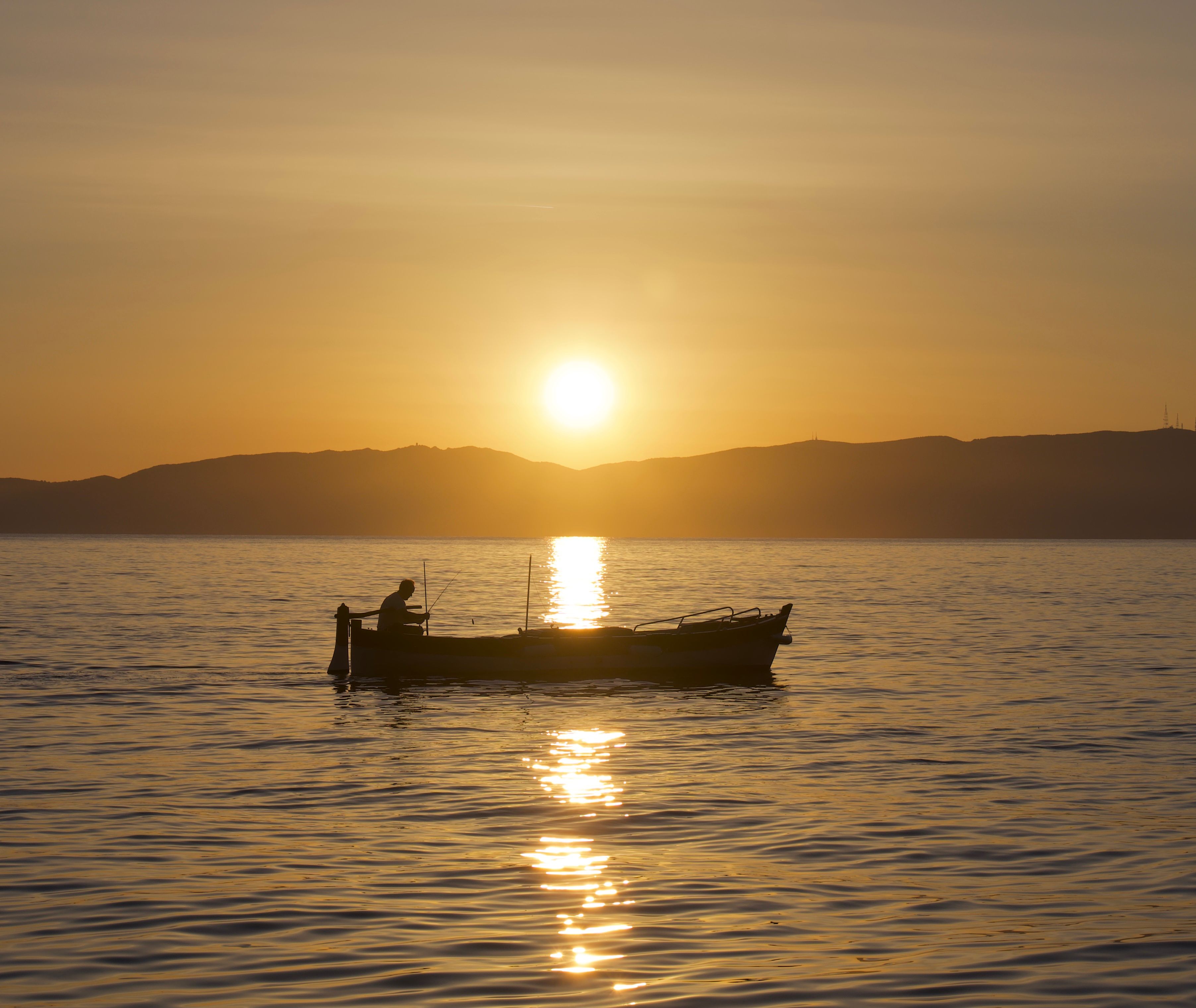 Tranquil Boat at Sunset in Tuscany Waters · Free Stock Photo