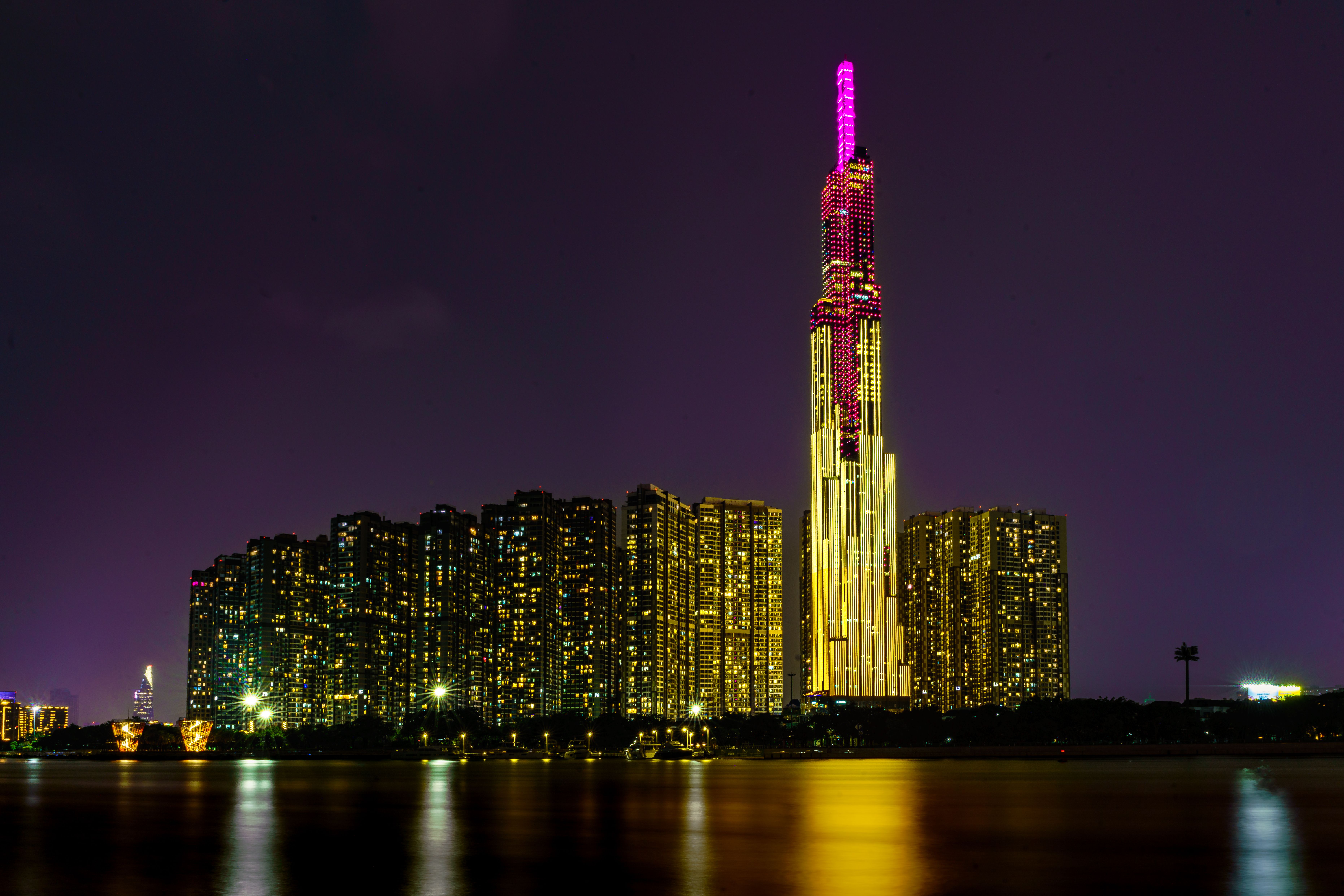 Illuminated Landmark 81 Tower at Night · Free Stock Photo