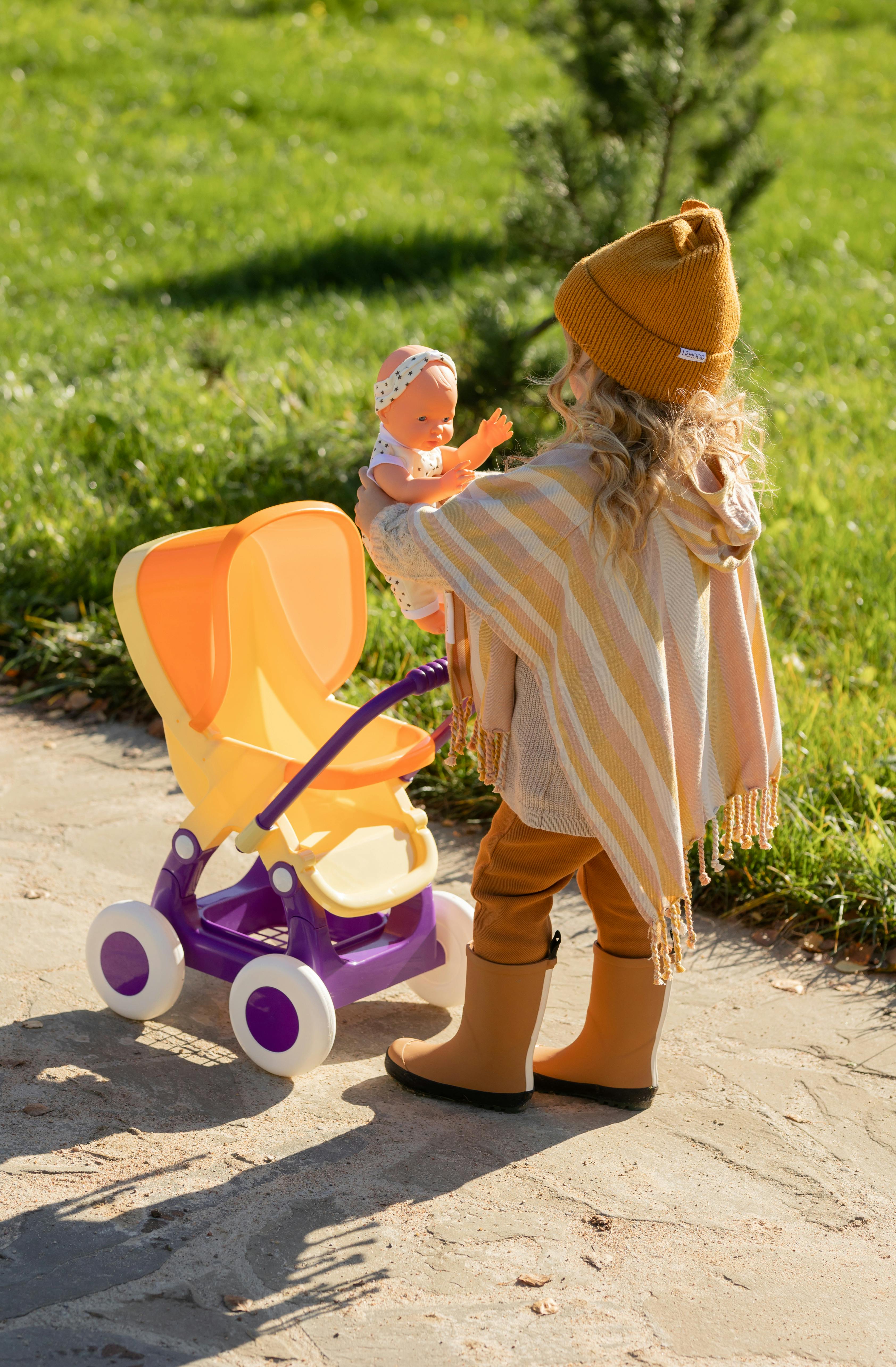 Walk In Sun Photos, Download The BEST Free Walk In Sun Stock Photos ...