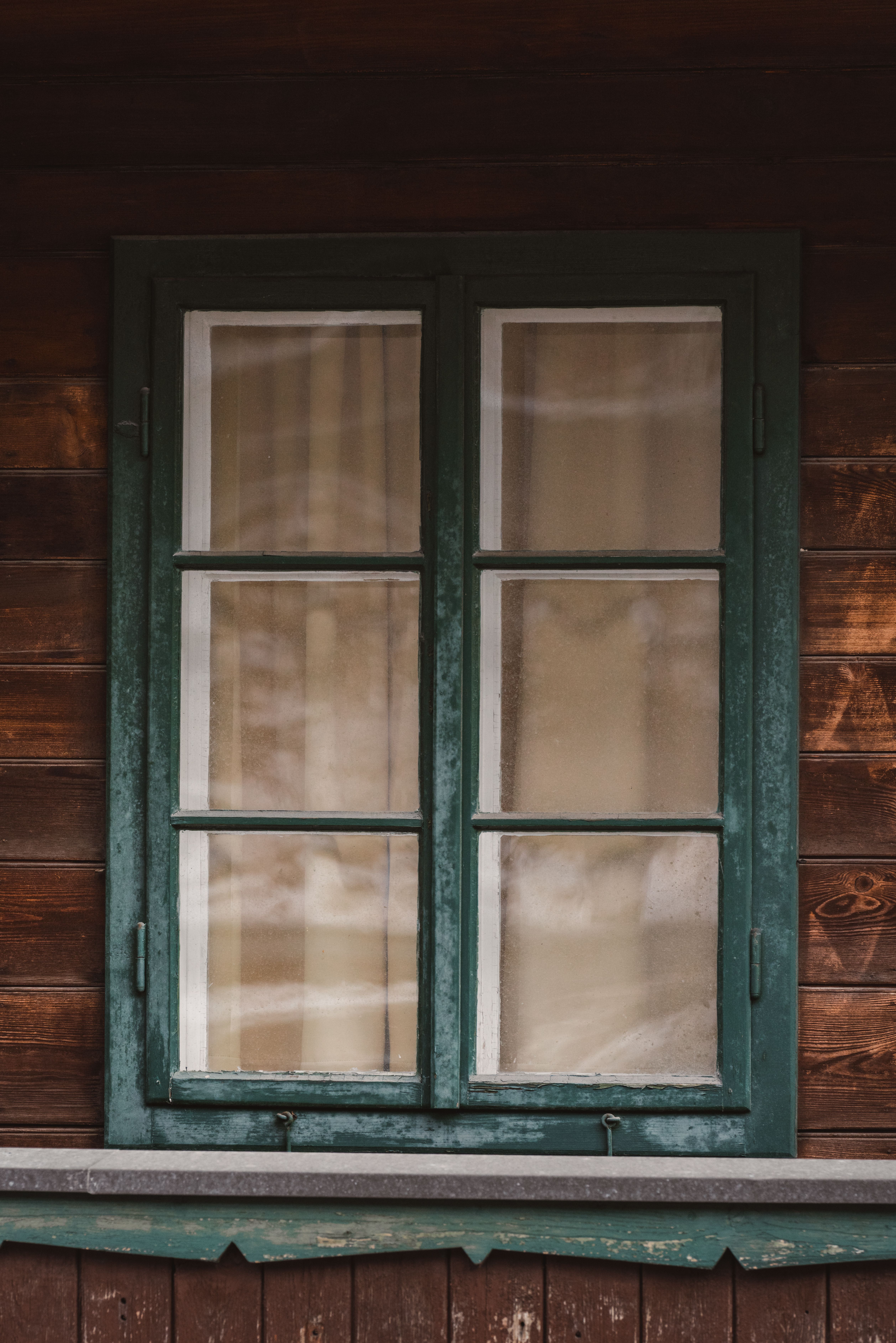 Fenêtre Rustique Vintage Avec Volets Verts Patinés · Photo gratuite