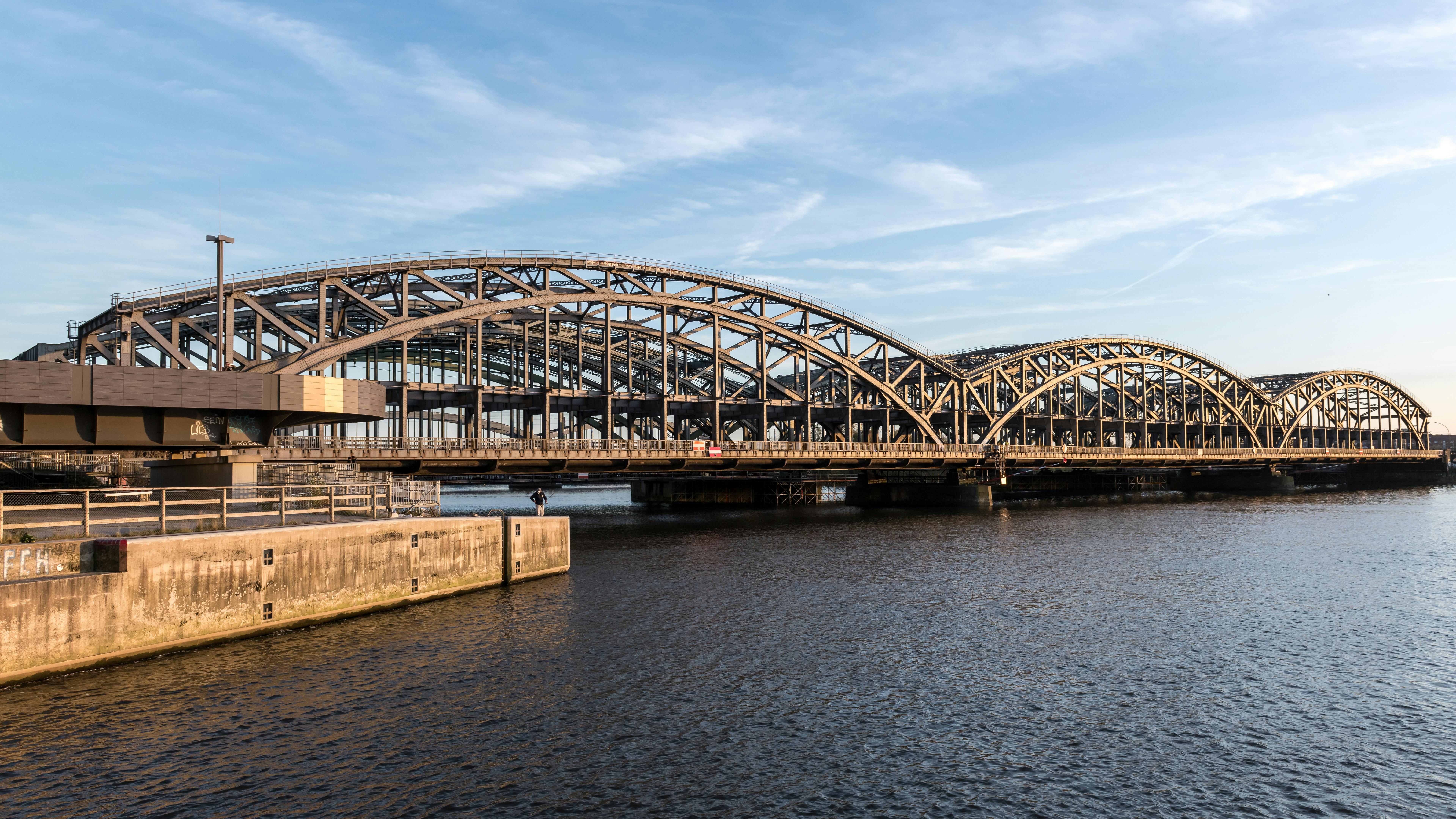 Historic Arch Steel Bridge over Elbe River · Free Stock Photo