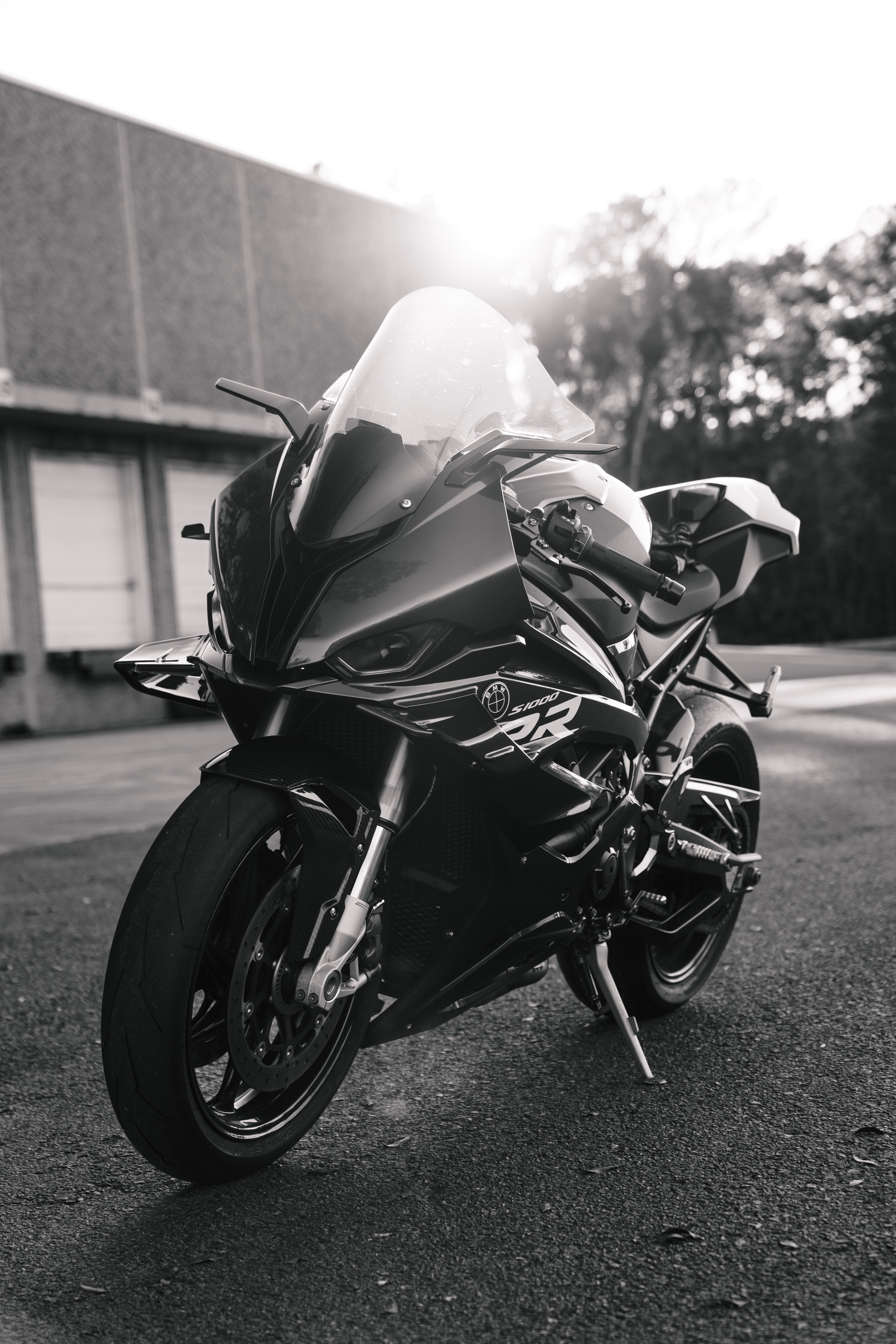 Sleek Black Sports Motorcycle on Urban Street · Free Stock Photo
