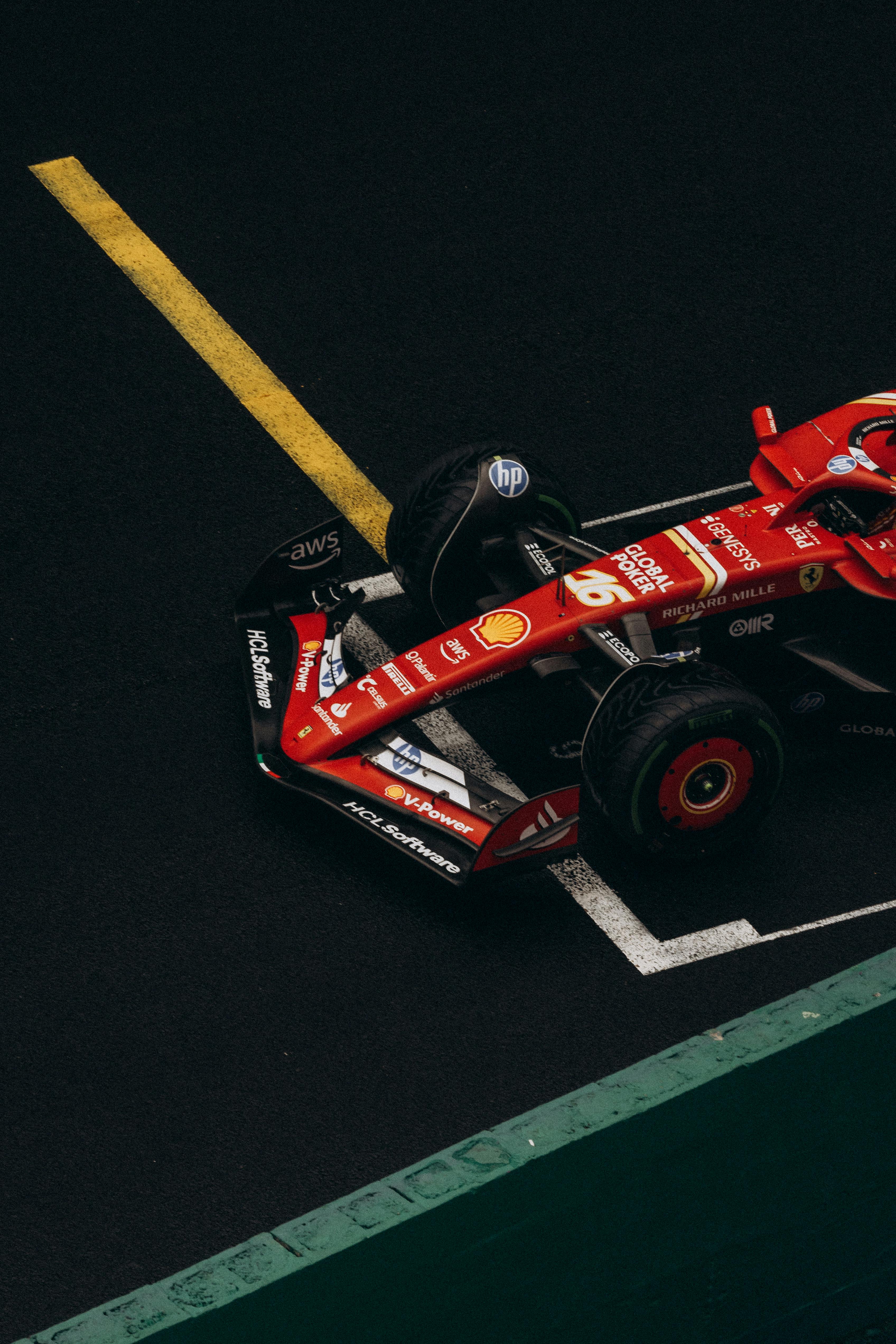 Close Up De Um Carro De Corrida De Fórmula 1 De Alto Desempenho · Foto ...