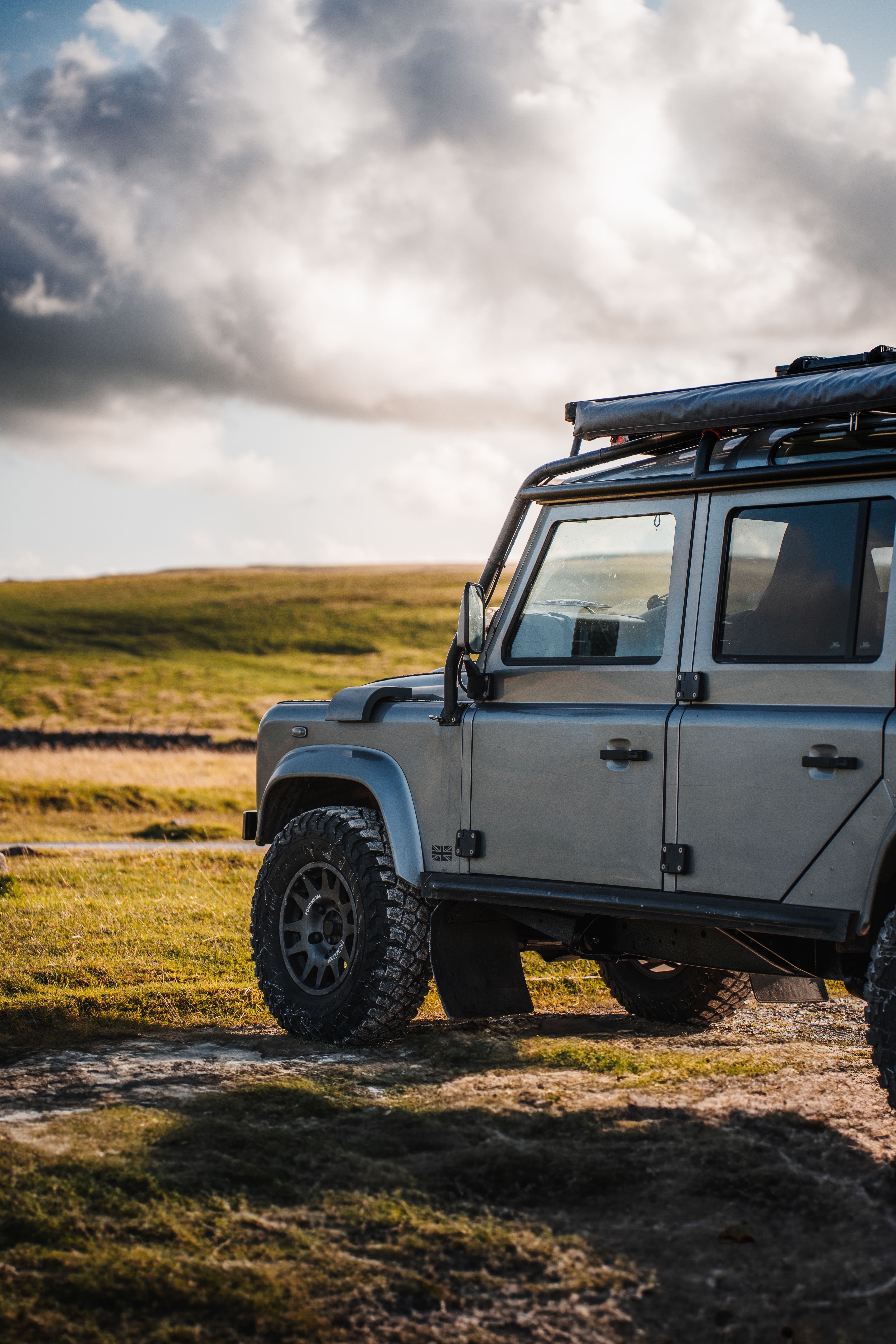 Off-road adventure vehicle in scenic landscape · Free Stock Photo