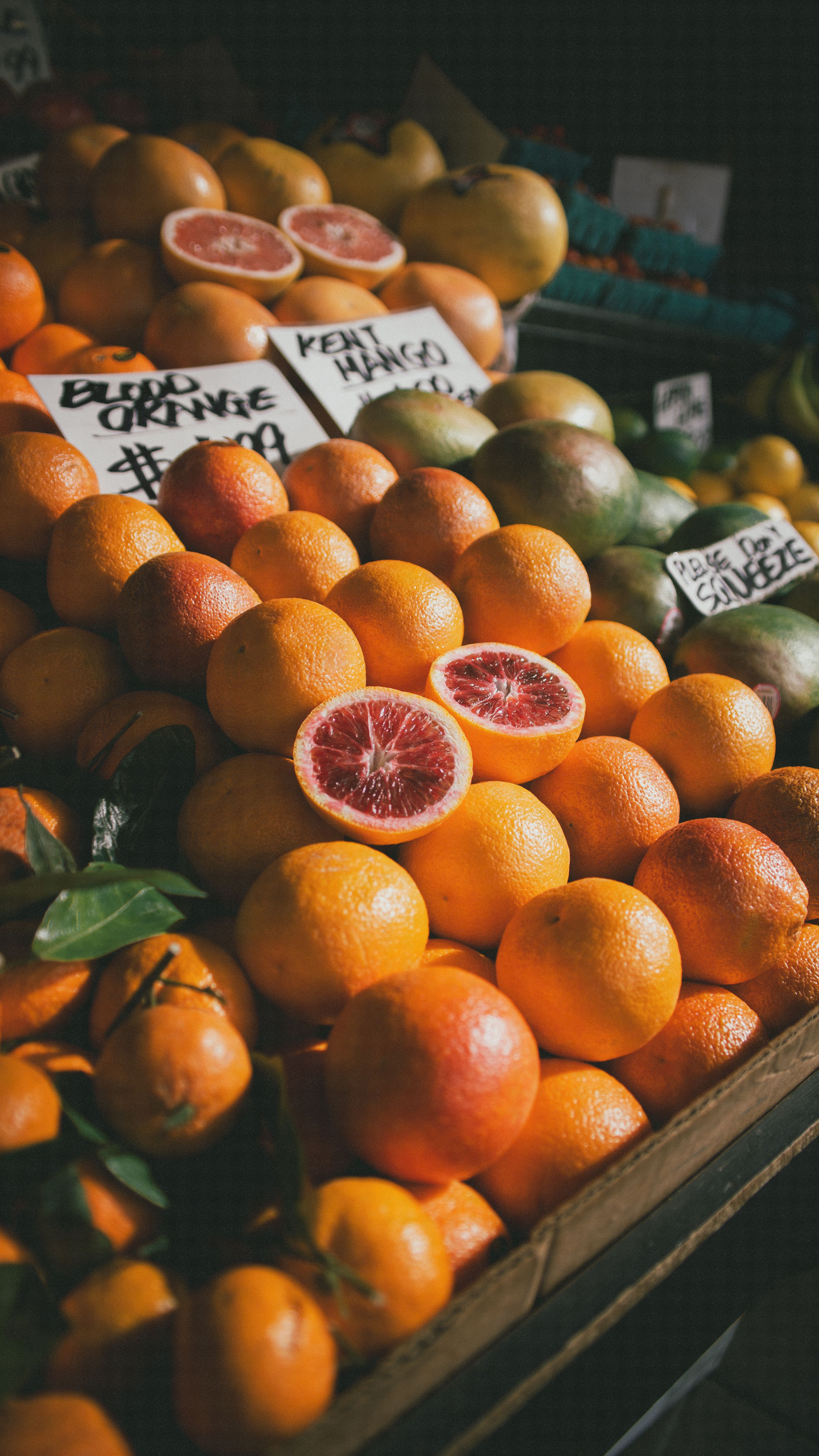 Fresh blood oranges at a vibrant market · Free Stock Photo