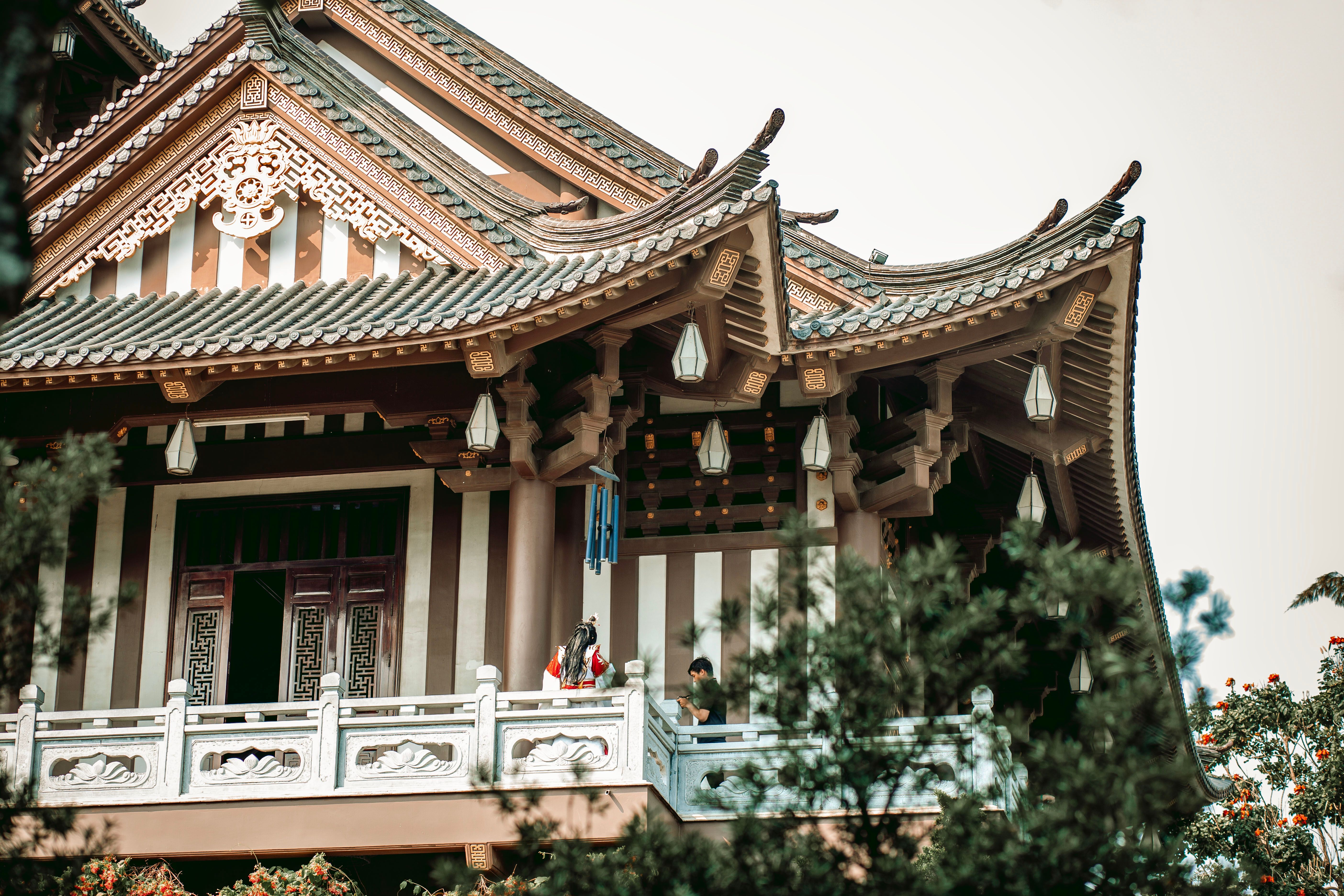 Traditional Asian Architecture with Visitors · Free Stock Photo