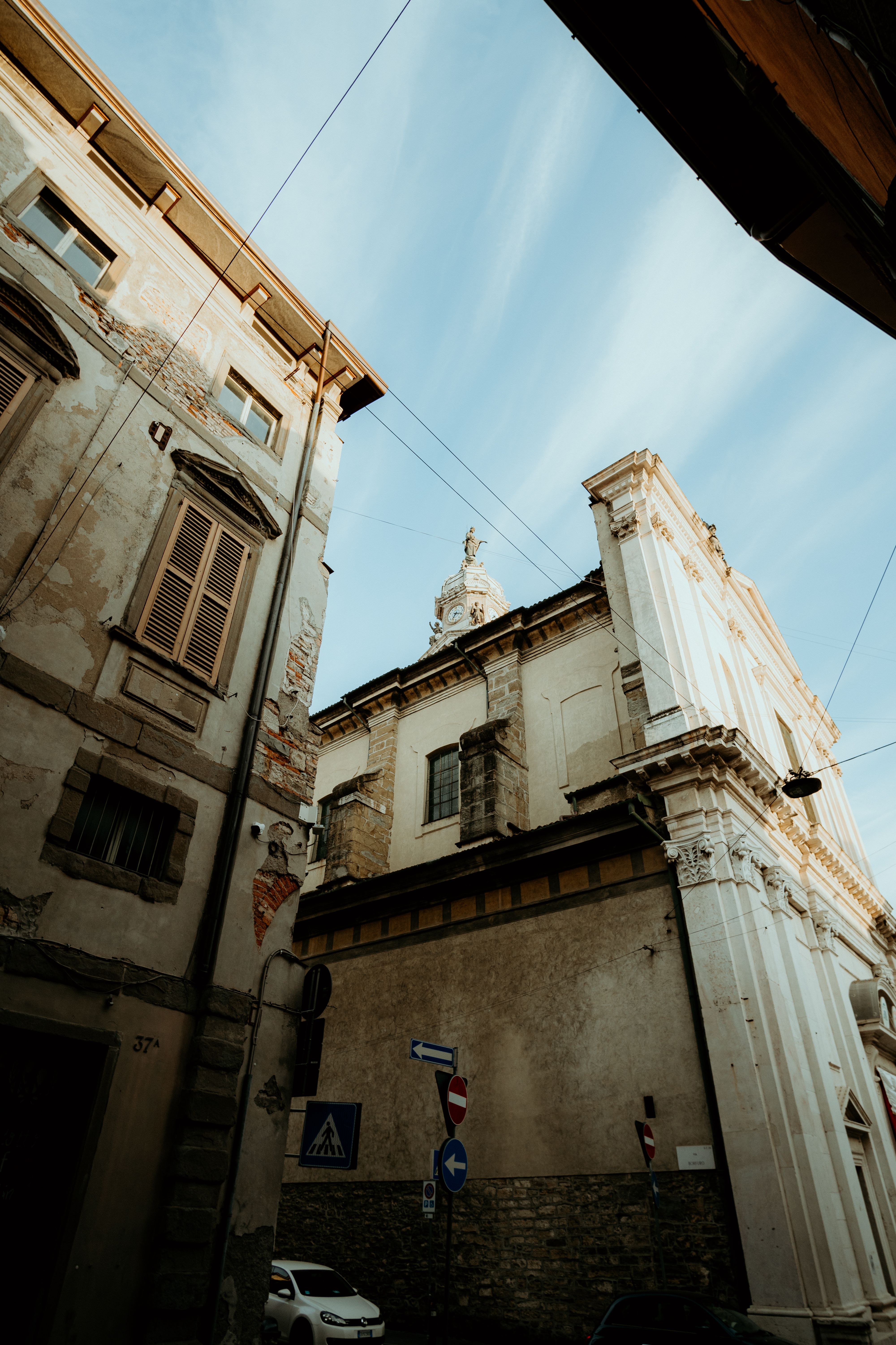 Historic European Street with Old Architecture · Free Stock Photo