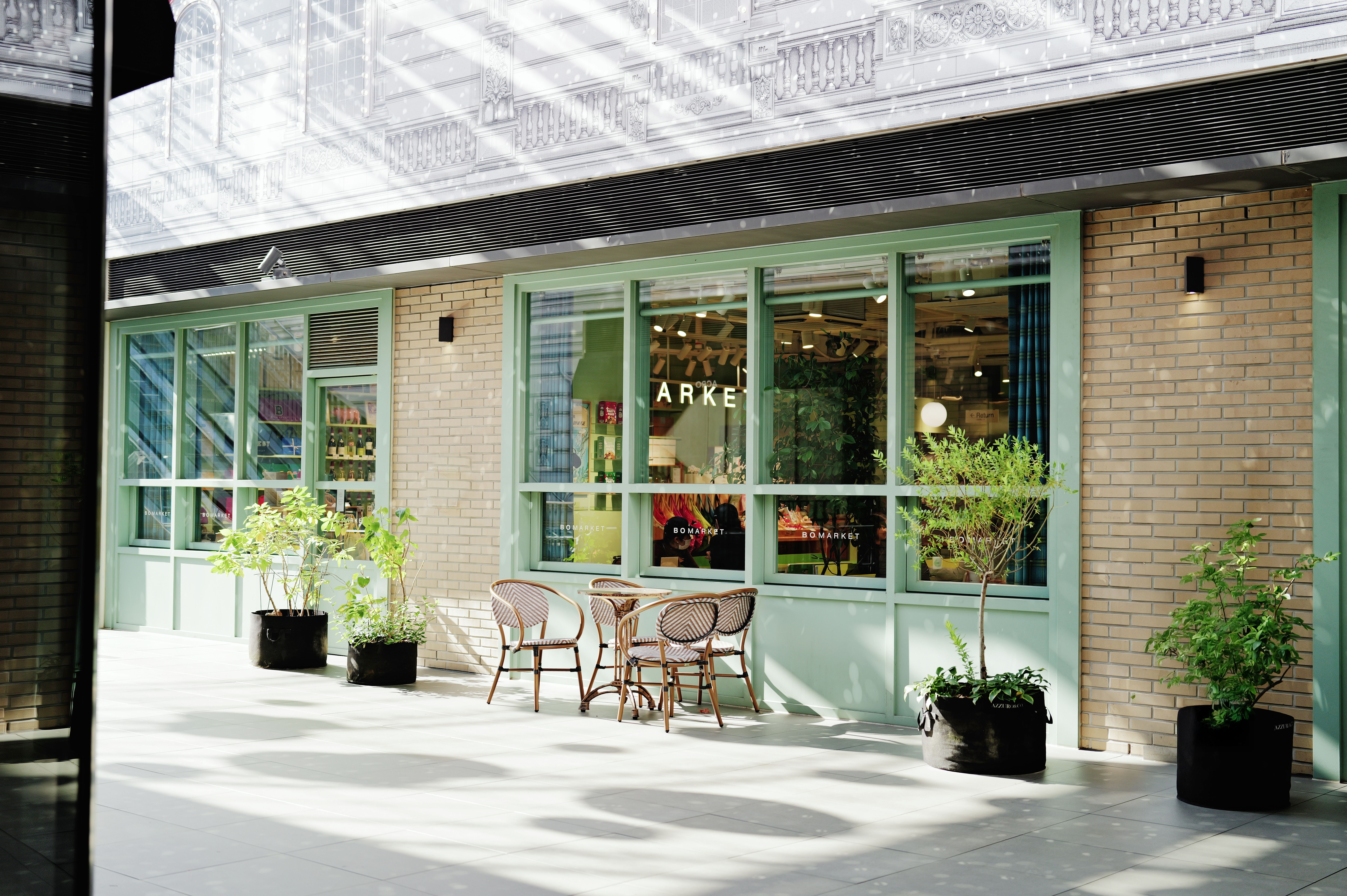 Charming Outdoor Cafe with Brick Exterior · Free Stock Photo