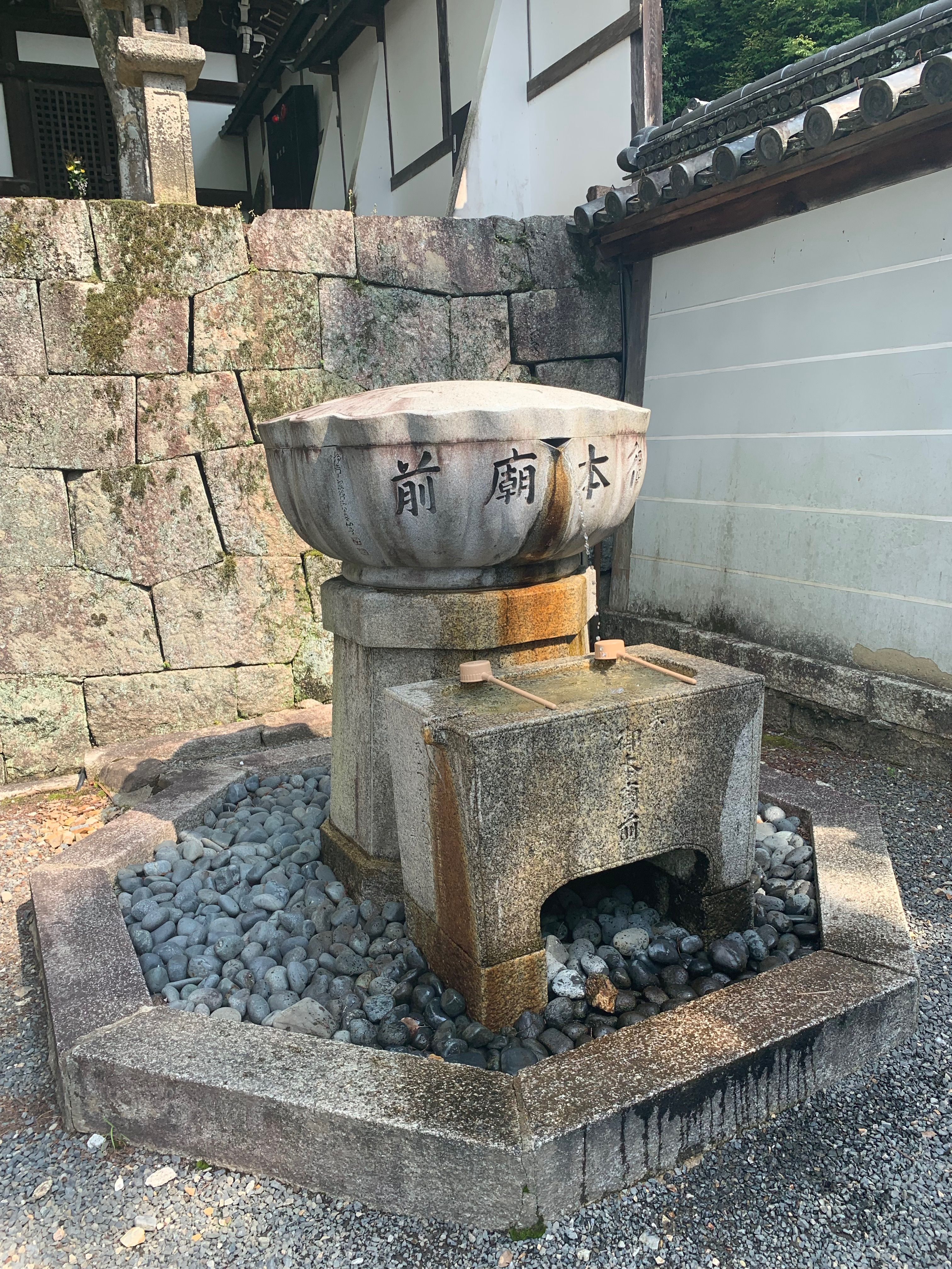 Traditional Japanese Stone Basin in Temple Courtyard · Free Stock Photo