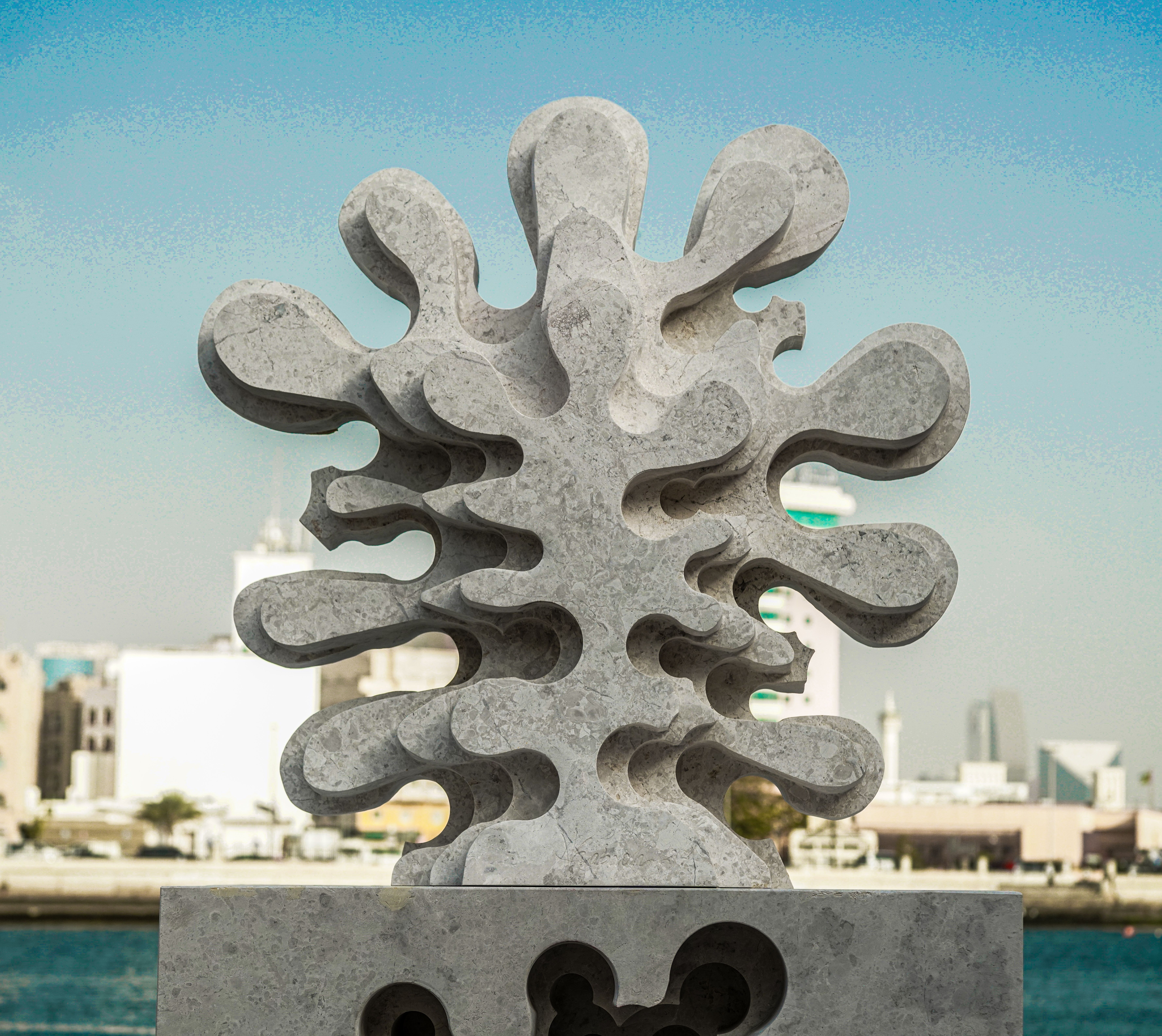 Abstract Sculpture in Dubai's Urban Landscape · Free Stock Photo