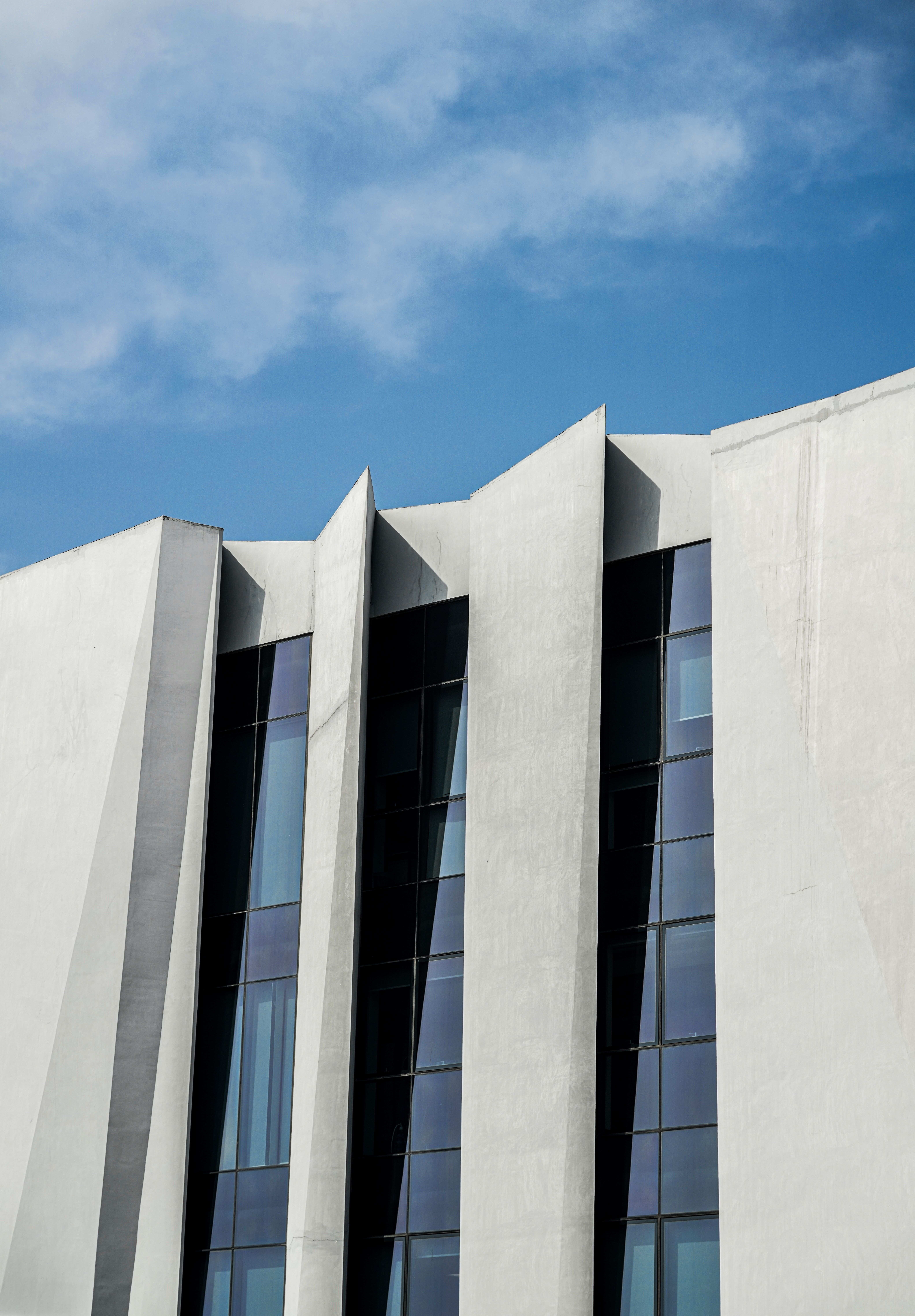 Modern Architectural Design in Dubai Skyline · Free Stock Photo