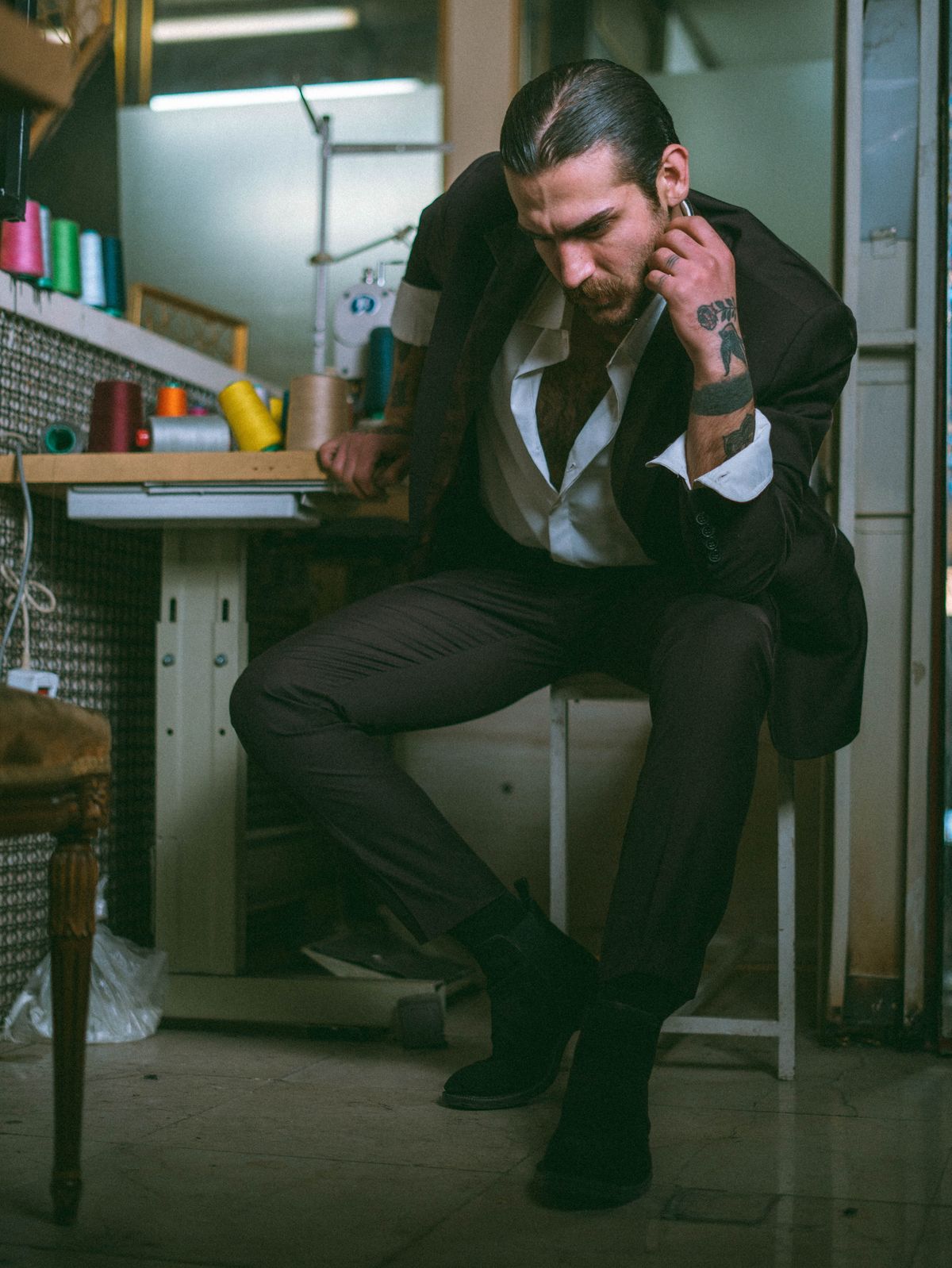 Man Sitting Photos, Download The BEST Free Man Sitting Stock Photos ...
