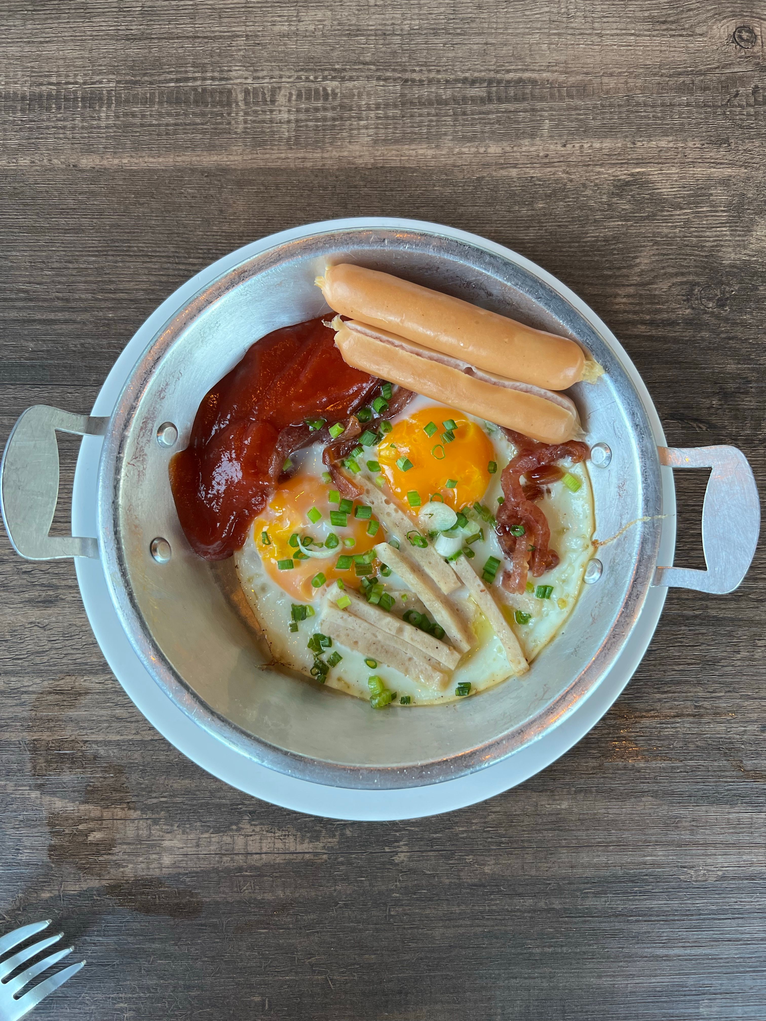 Delicious Western Breakfast with Eggs and Sausages · Free Stock Photo