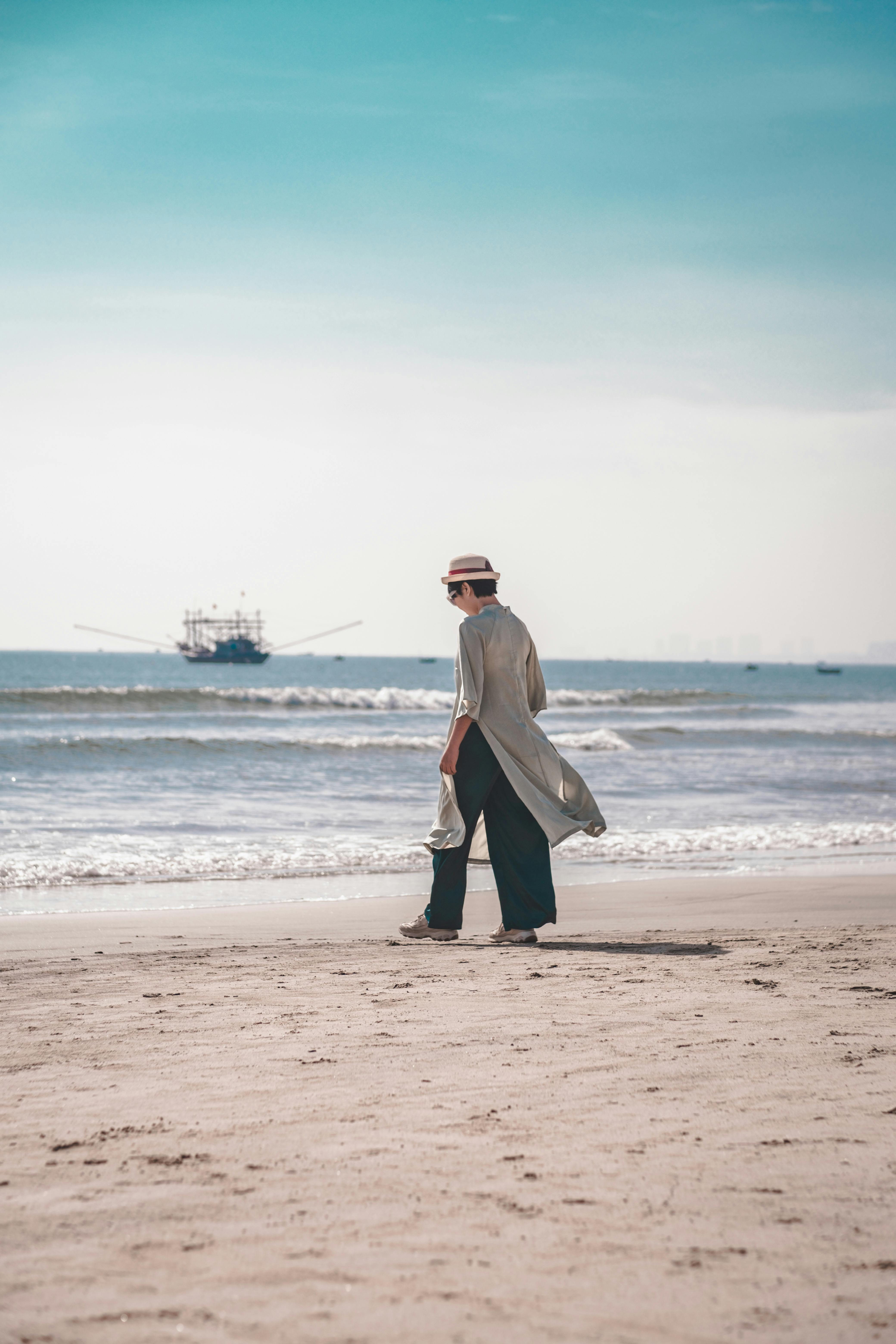 Men Runing At Beach Photos, Download The BEST Free Men Runing At Beach ...