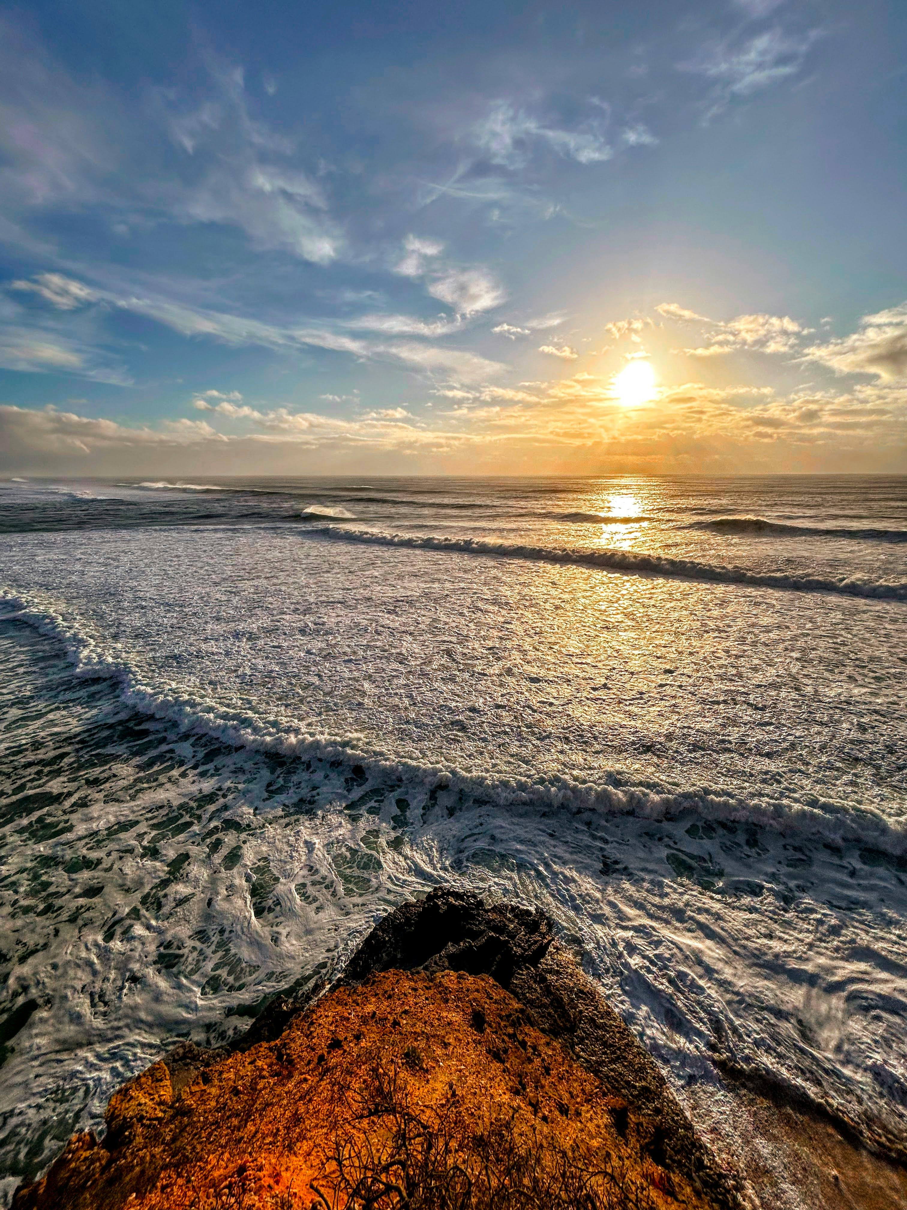 Breathtaking Ocean Waves at Sunset Horizon · Free Stock Photo