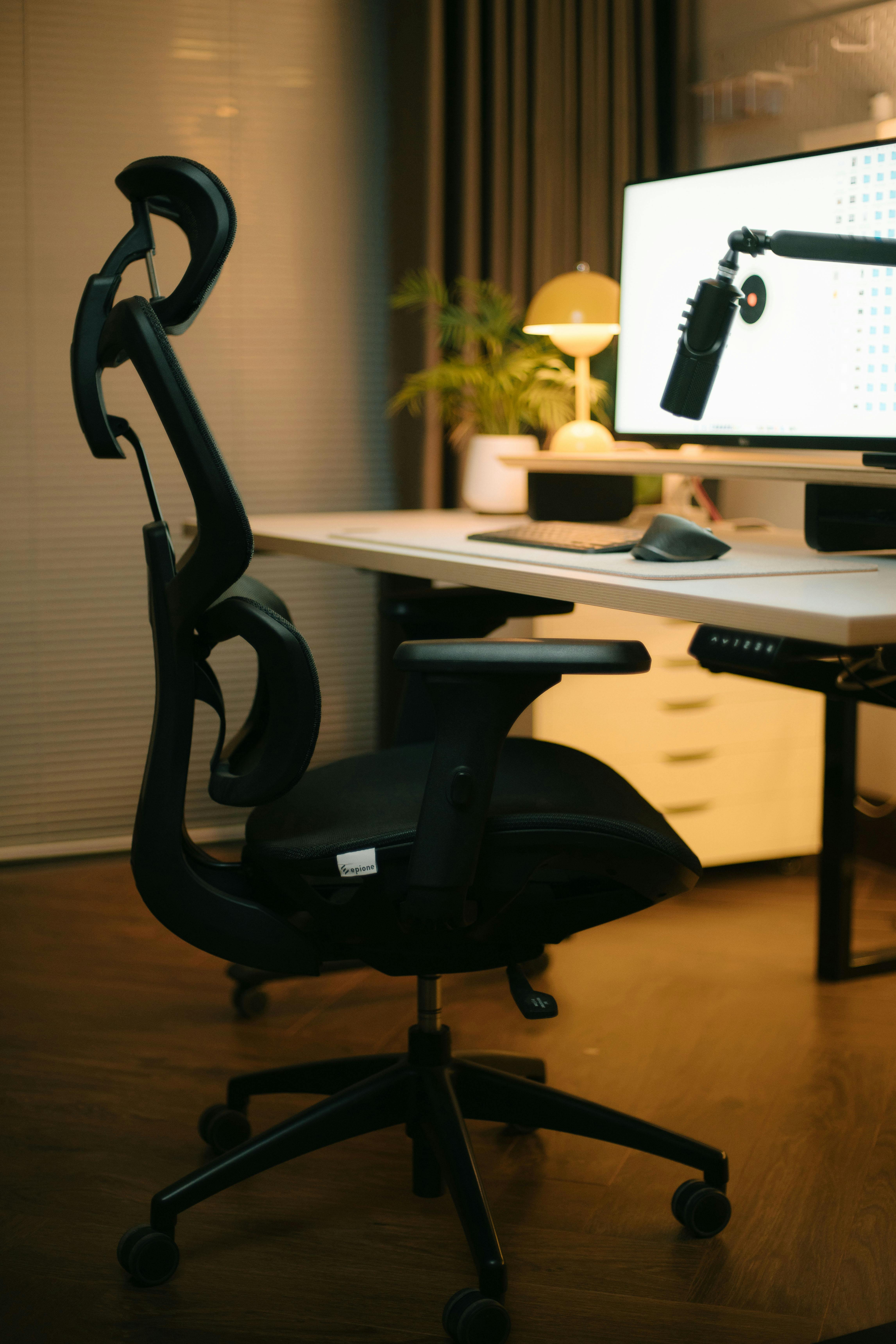 Modern Home Office Chair with Desktop Setup · Free Stock Photo