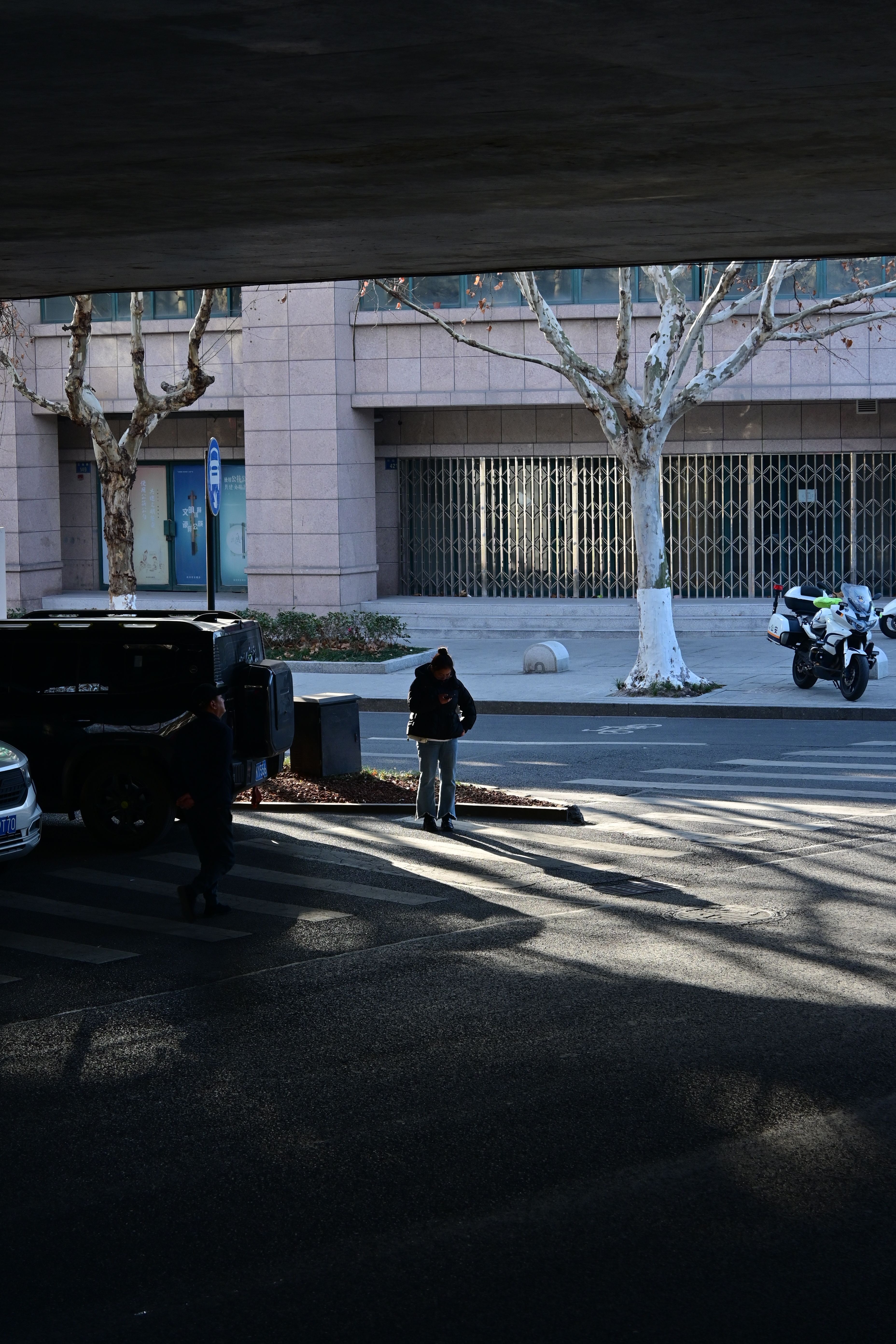 Urban street scene with pedestrians in shadow · Free Stock Photo