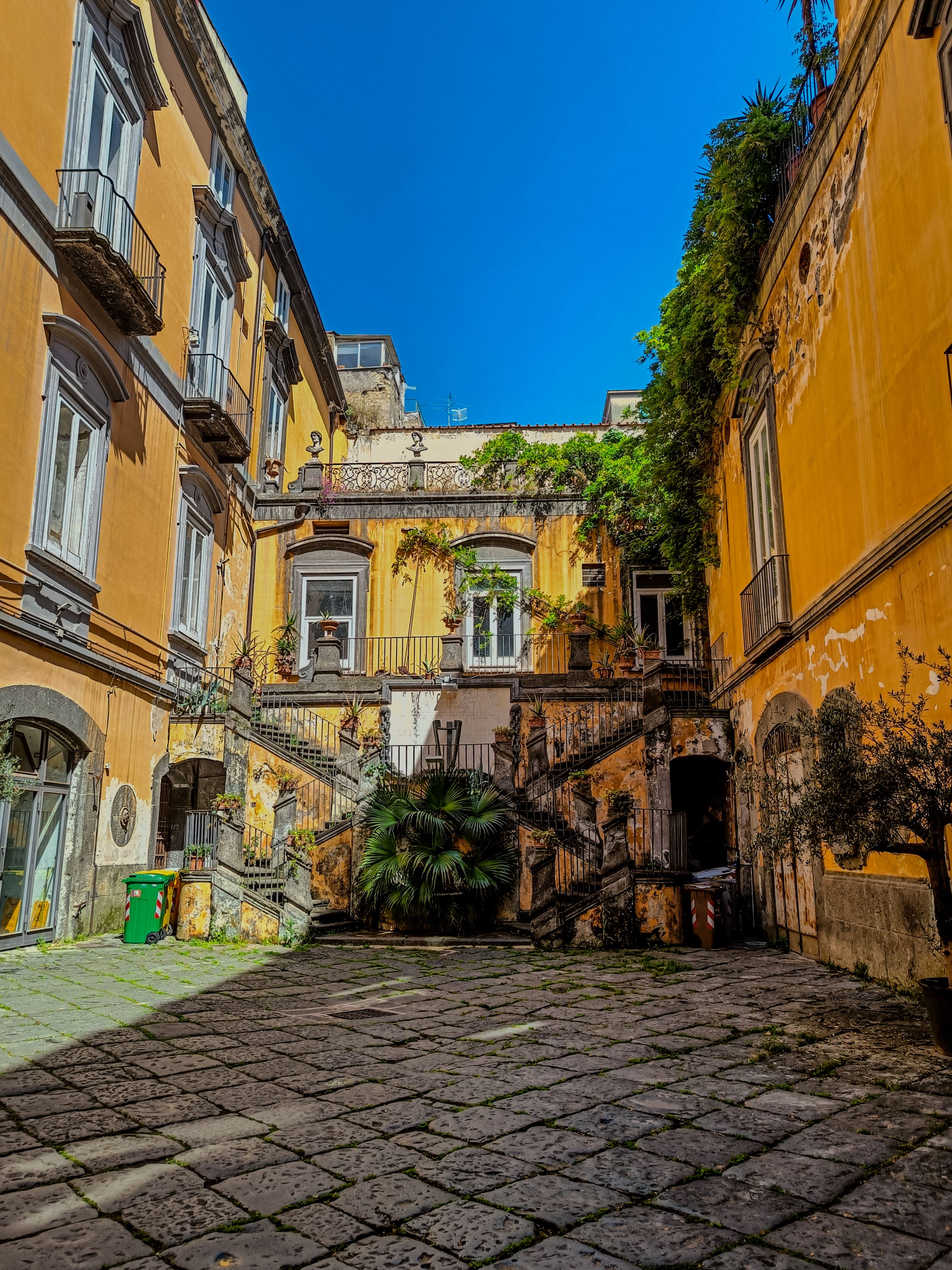 Charming Italian Courtyard with Vintage Architecture · Free Stock Photo