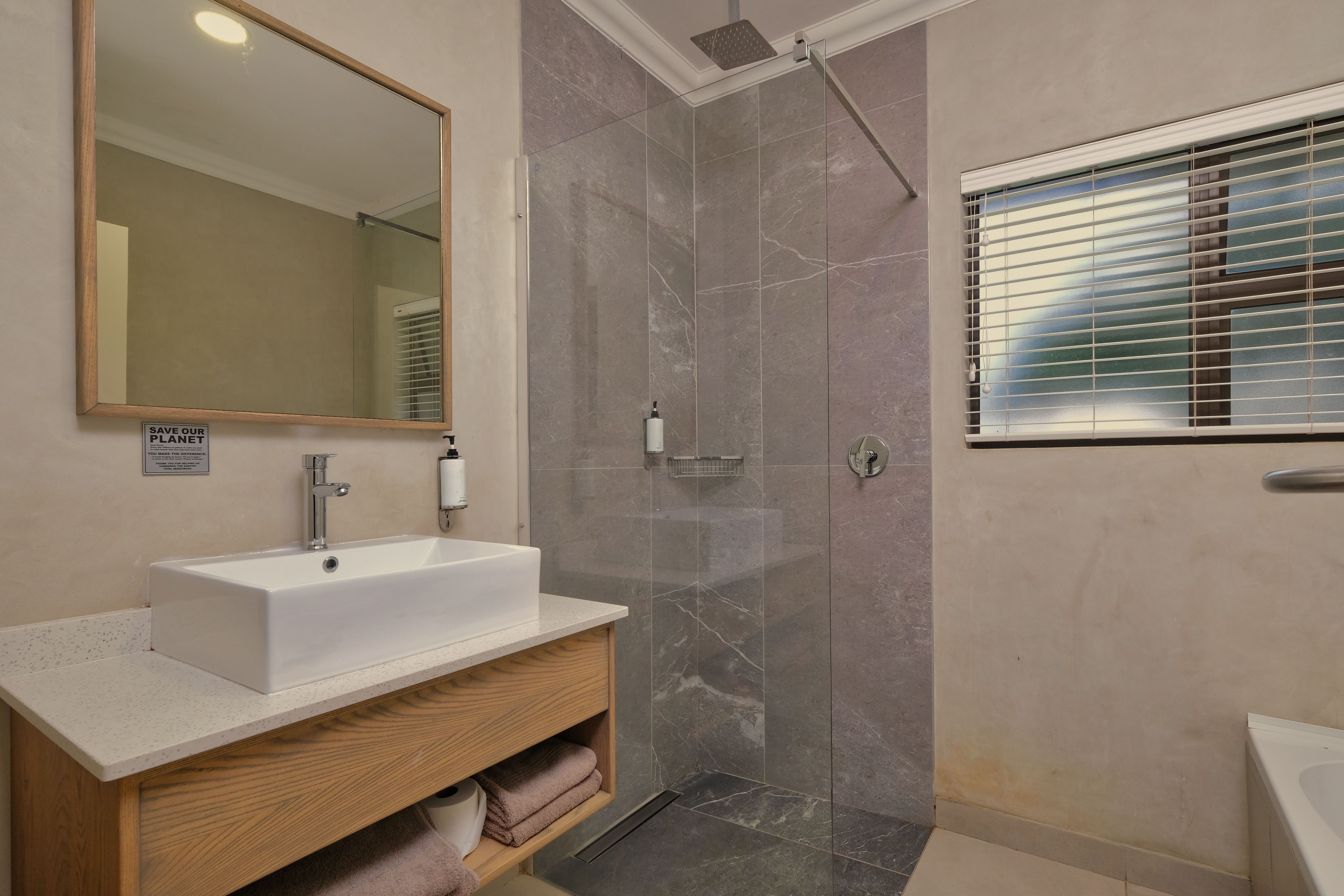 Modern Minimalist Bathroom with Walk-In Shower · Free Stock Photo