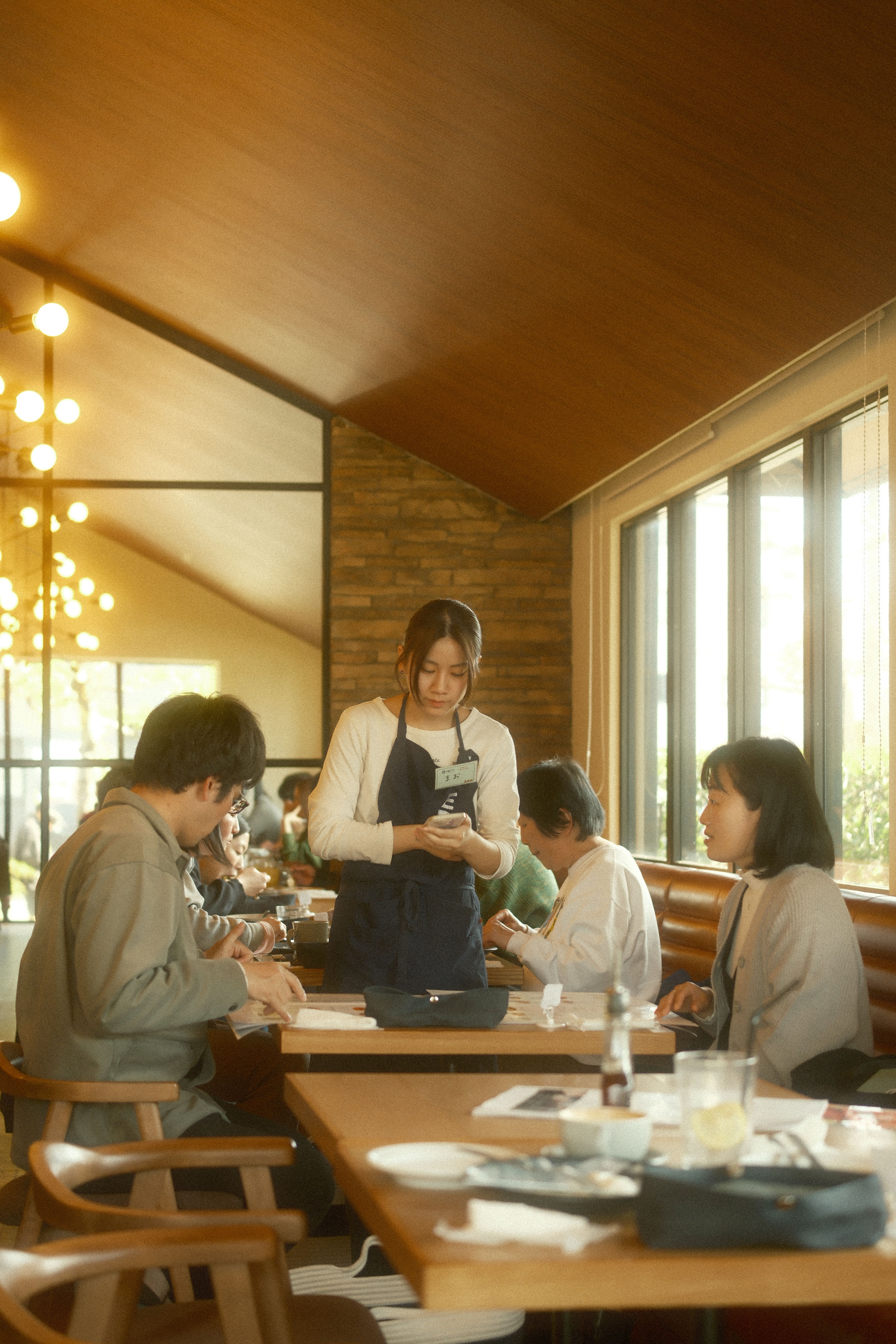 Casual Dining in Cozy Restaurant Setting · Free Stock Photo