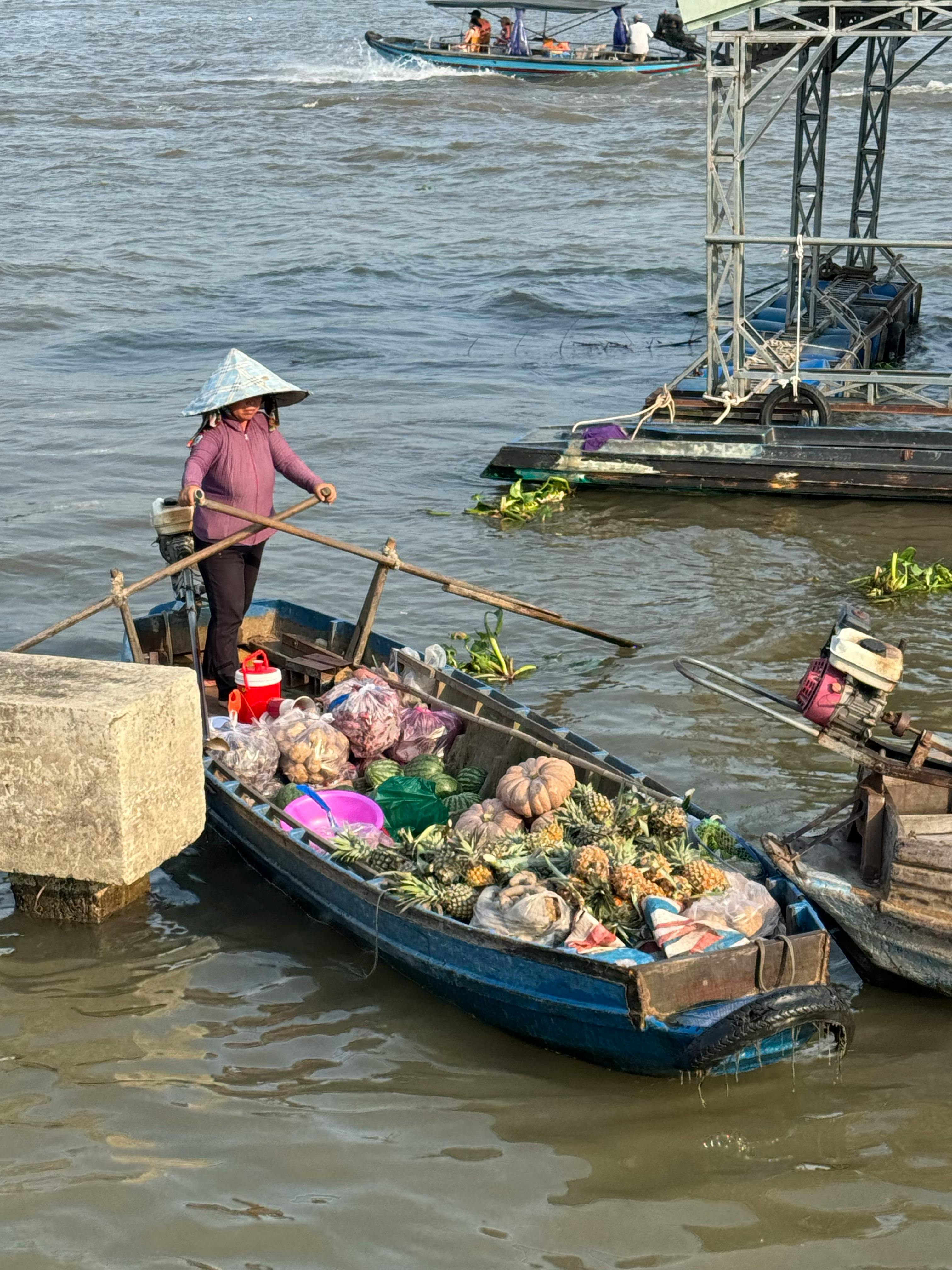 Traditional boat market scene with vendor and produce · Free Stock Photo