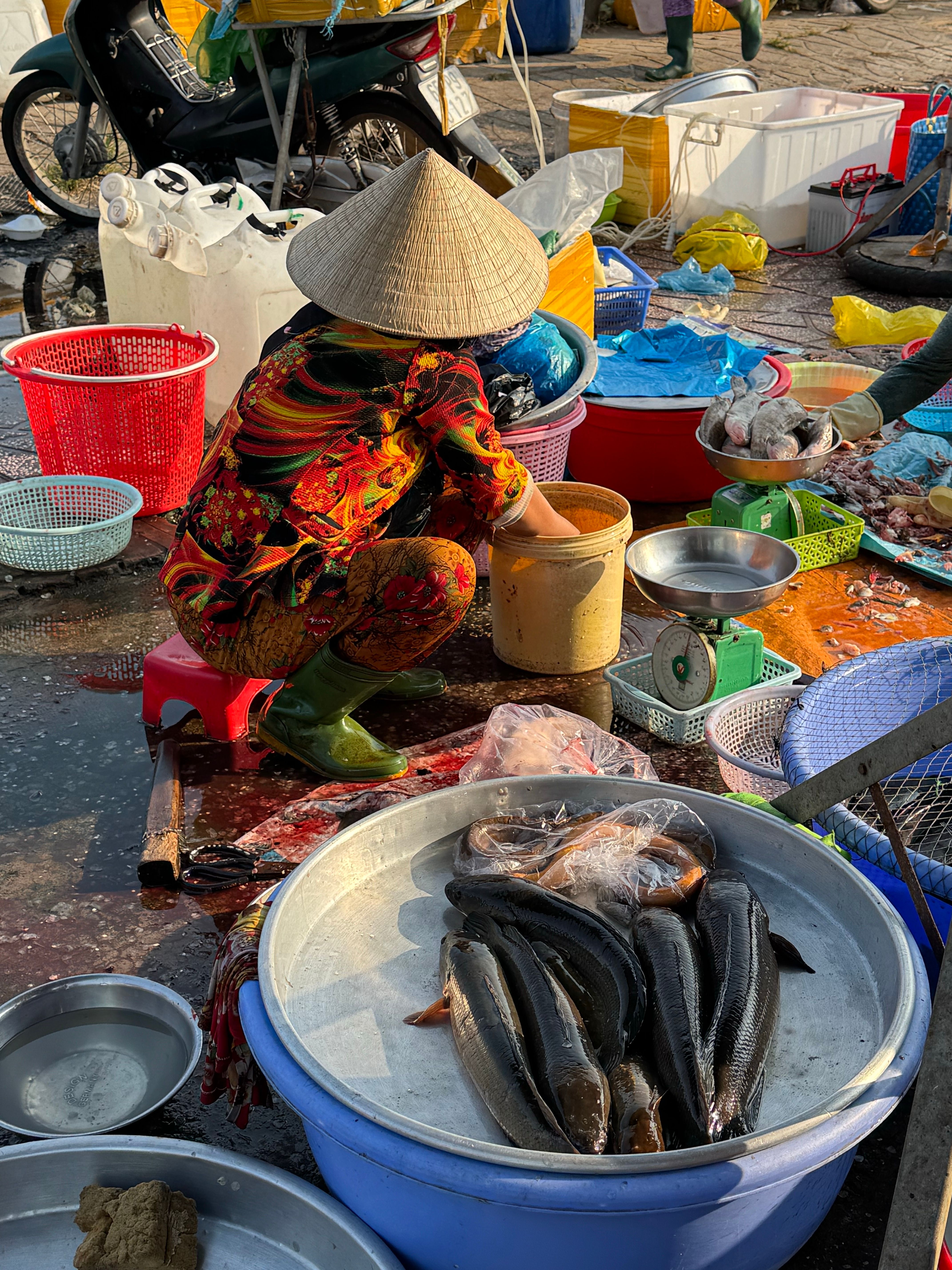 Traditional Market Vendor in Vietnam · Free Stock Photo