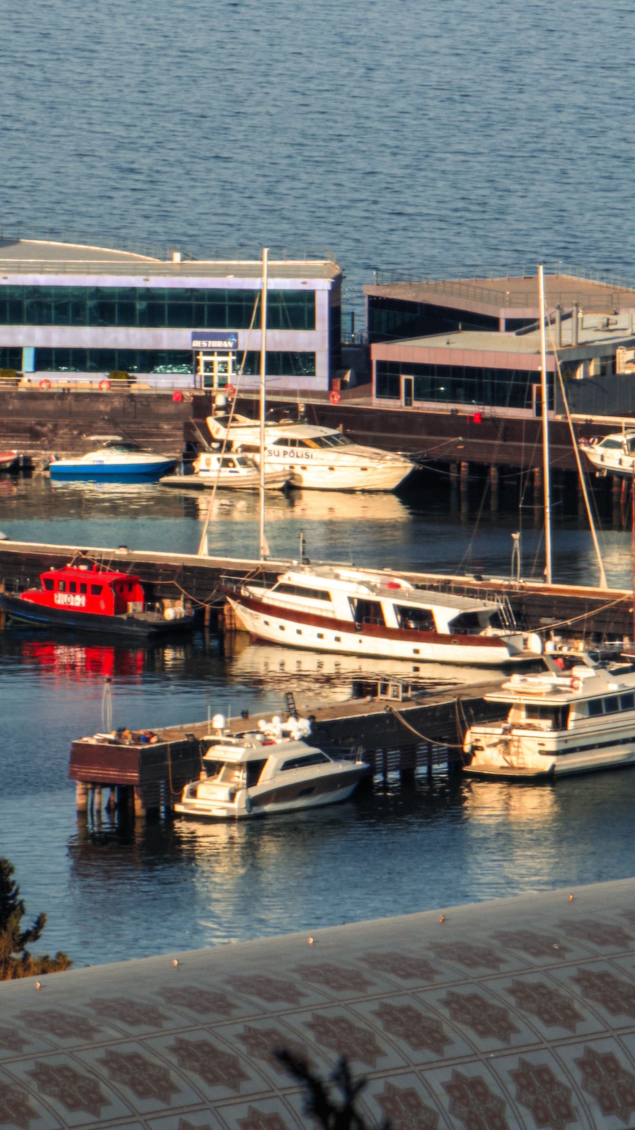 Scenic view of boats docked at a marina · Free Stock Photo